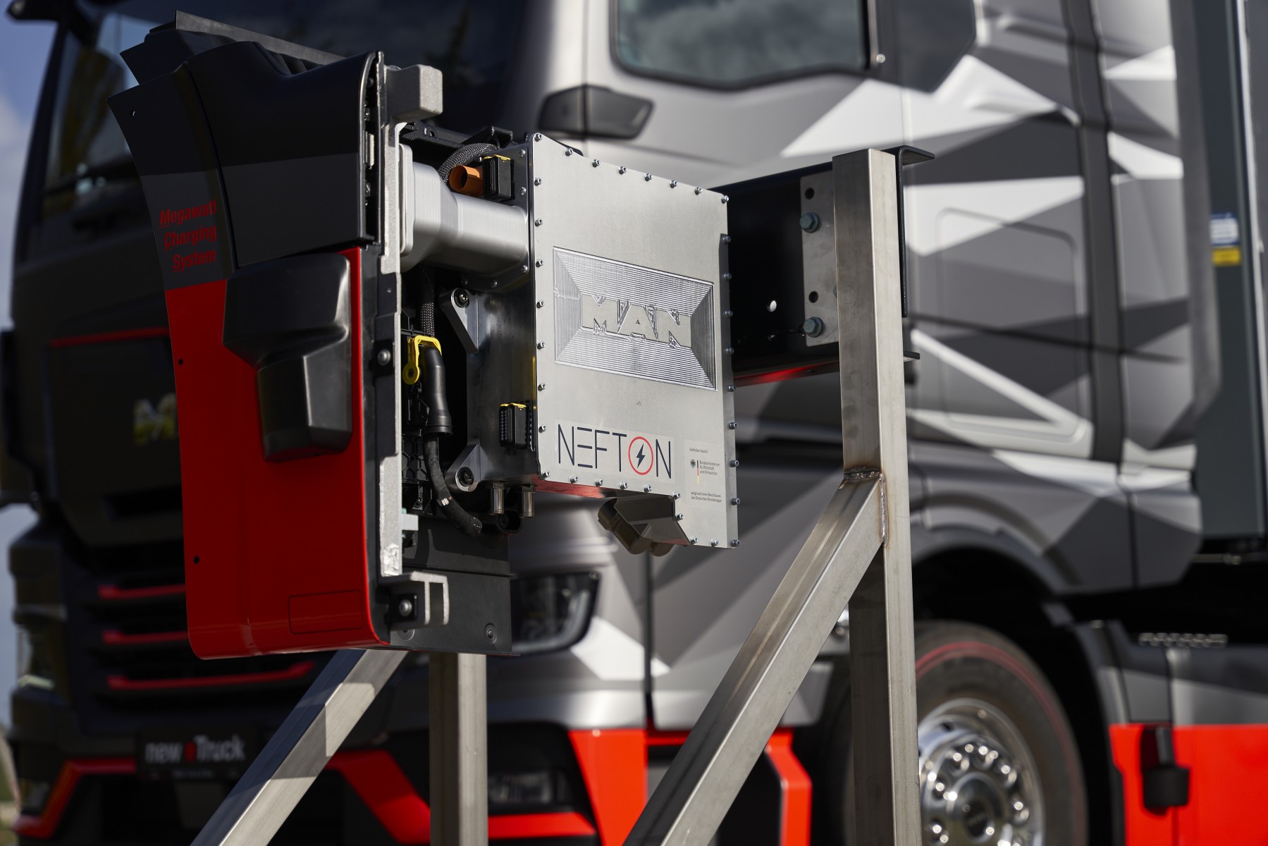 NEFTON et MAN : un projet commun de recherche sur les batteries pour ... NEFTON et MAN : un projet commun de recherche sur les batteries pour ...