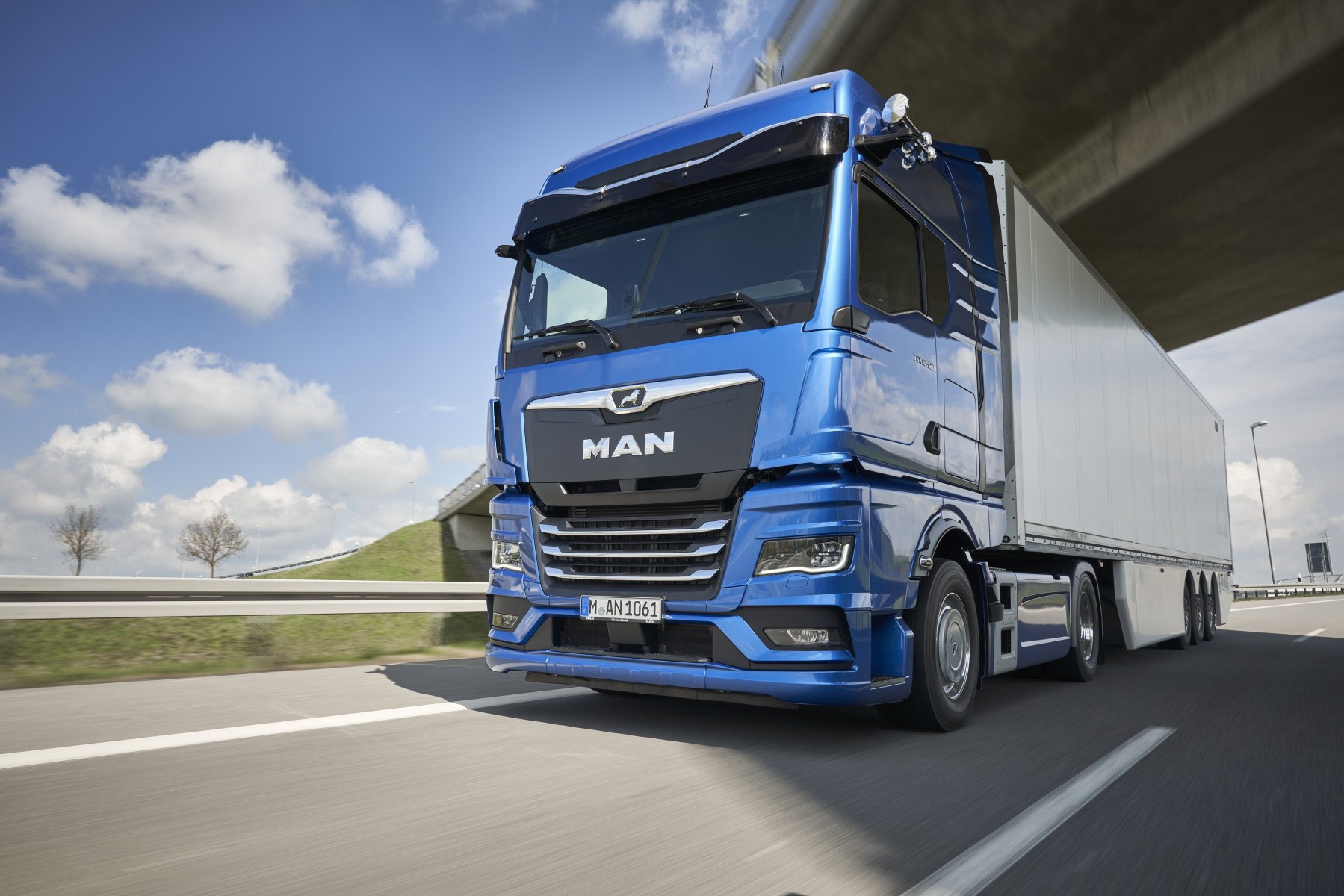 Les camions MAN reconnaissent les piétons et les cyclistes, se ...