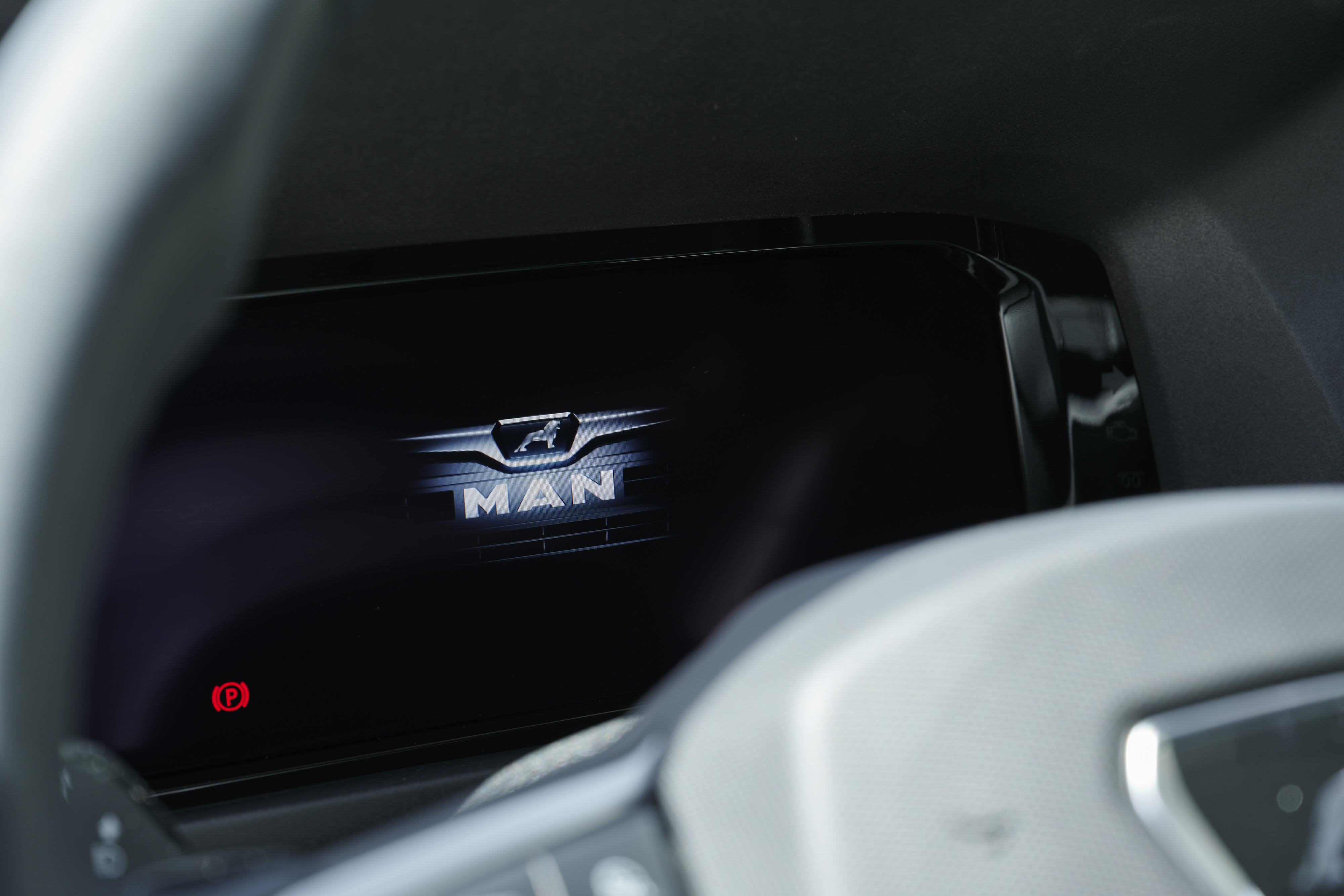 Le MAN TGE Next Level élève le confort et la sécurité de série à un ...