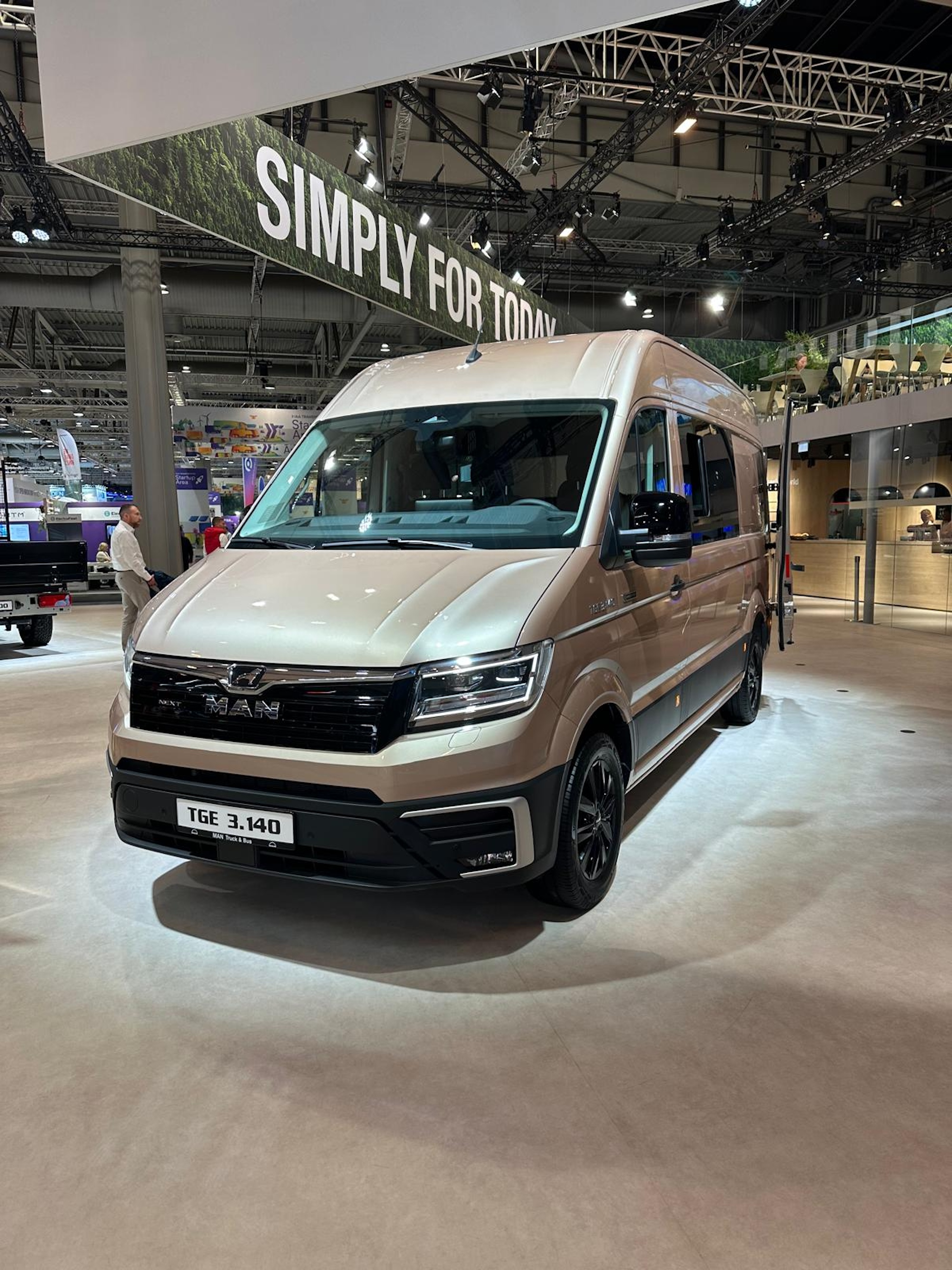 Le MAN TGE Next Level élève le confort et la sécurité de série à un ...