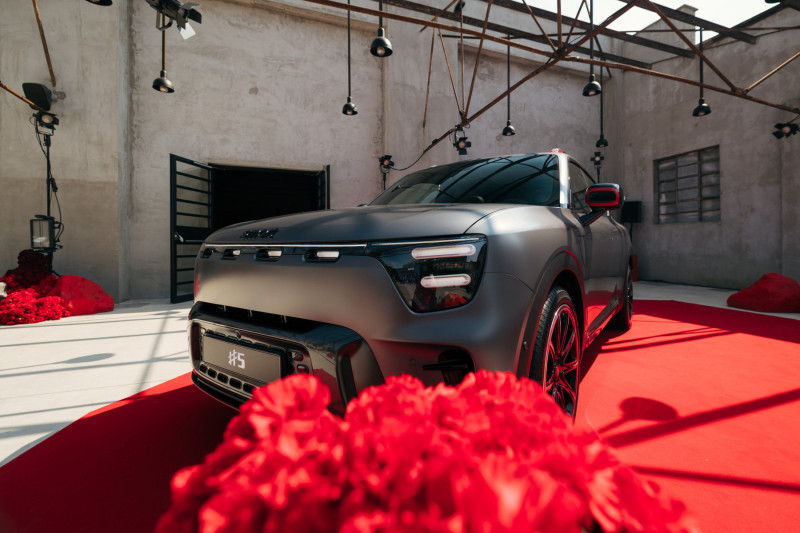 Made to Stand Out: World Premiere of the smart #5 BRABUS