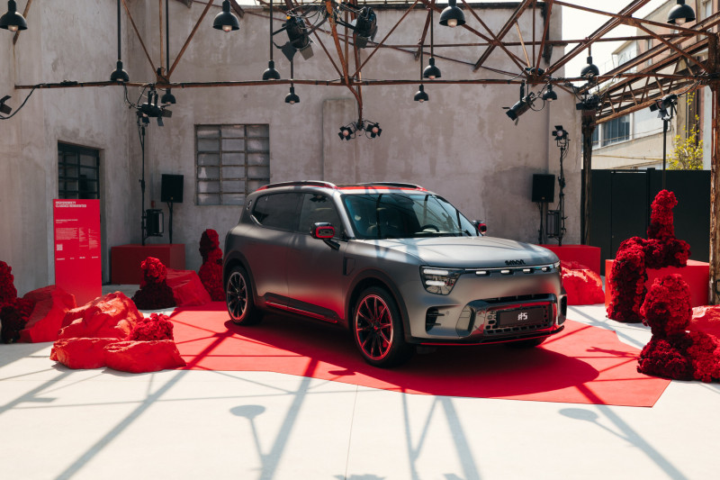 Made to Stand Out: World Premiere of the smart #5 BRABUS