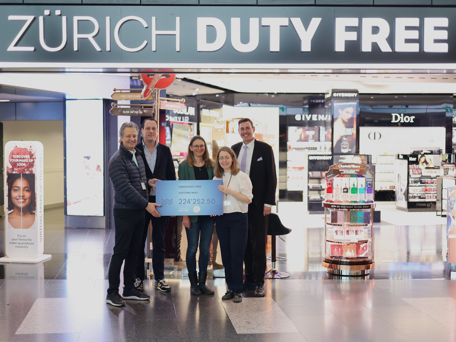 Charity water at Zurich Airport: around CHF 224,000 for the Wisli ...
