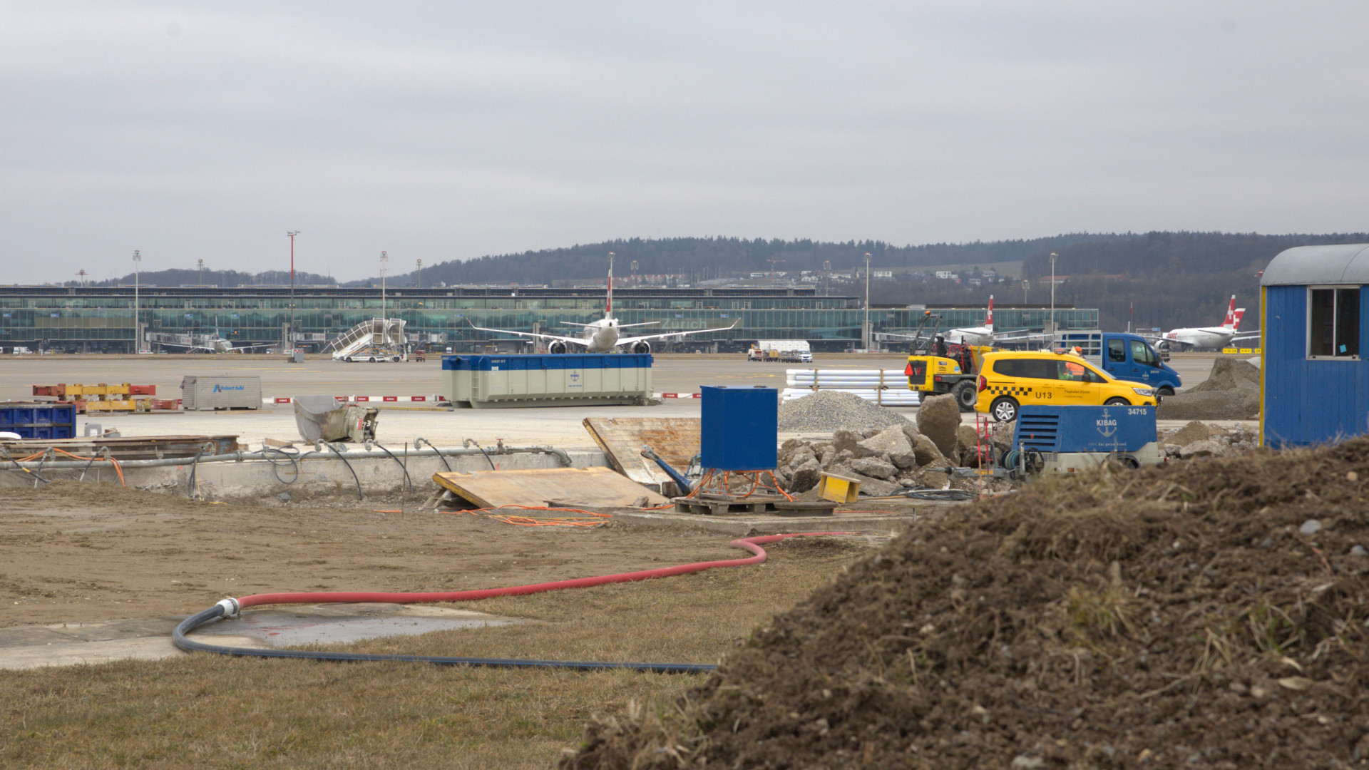 Night-time construction and maintenance work at Zurich Airport