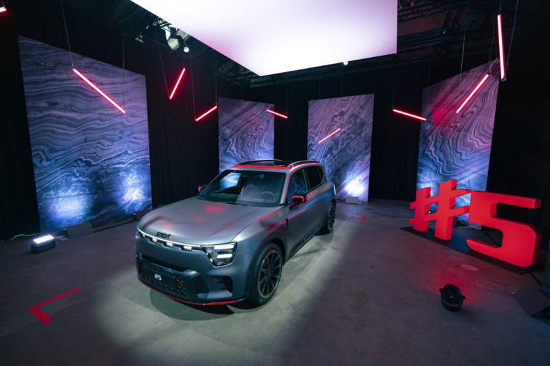 Made to Stand Out: World Premiere of the smart #5 BRABUS