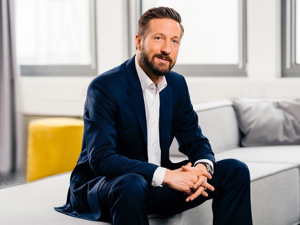 The new way of charging EVs for smart & partners