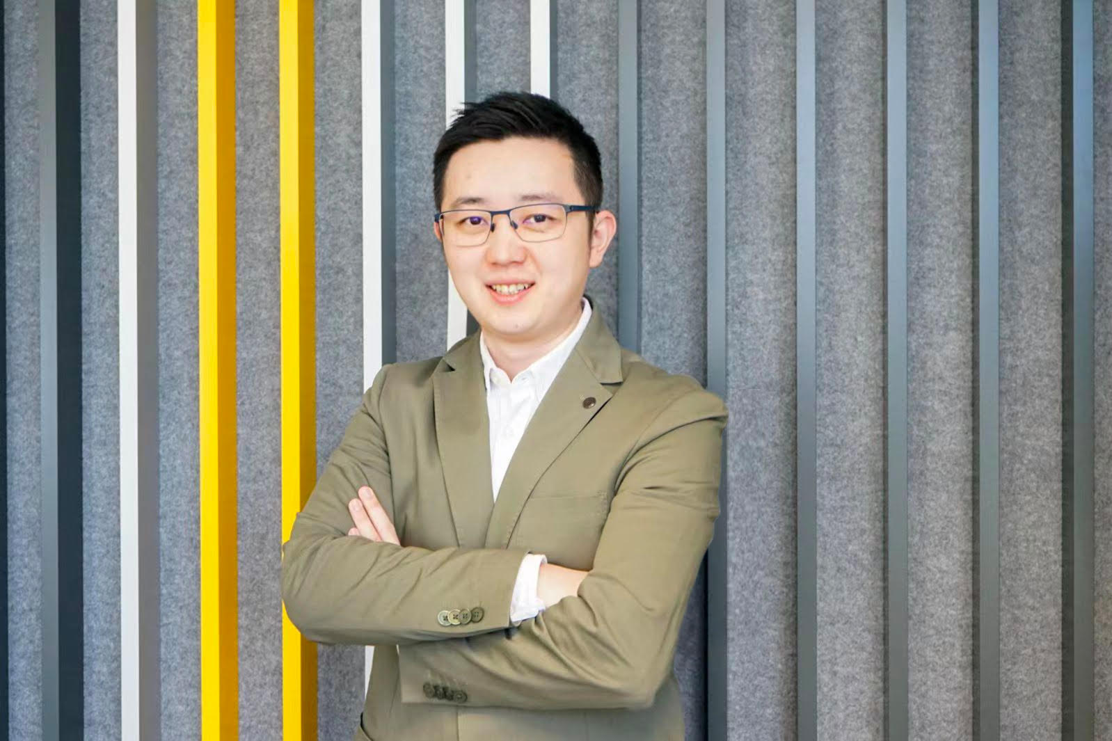 The new way of charging EVs for smart & partners