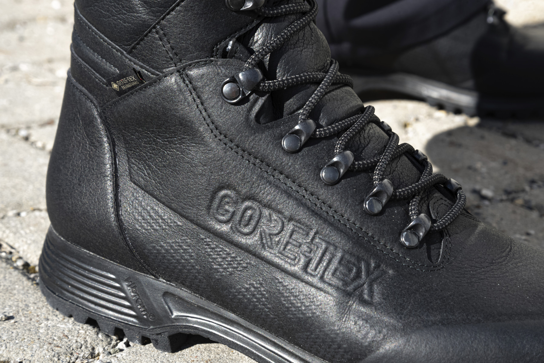 Enforce Tac: GORE-TEX Professional Fabrics und führende Schuhpartner zeigen erste Polizei ...