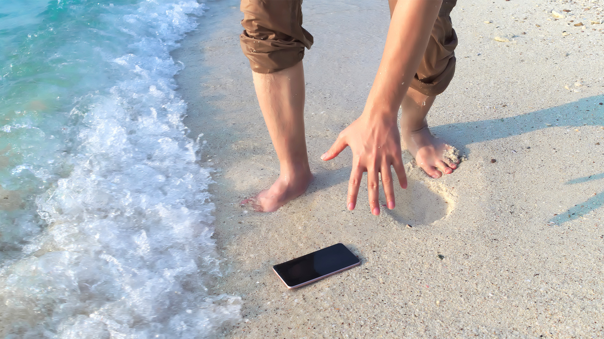 UScellular: Tips to Save Wet or Overheated Cellphones