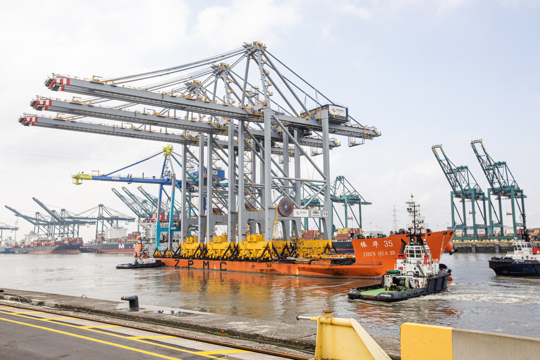 NEW QUAY CRANES ARRIVE AT ANTWERP GATEWAY