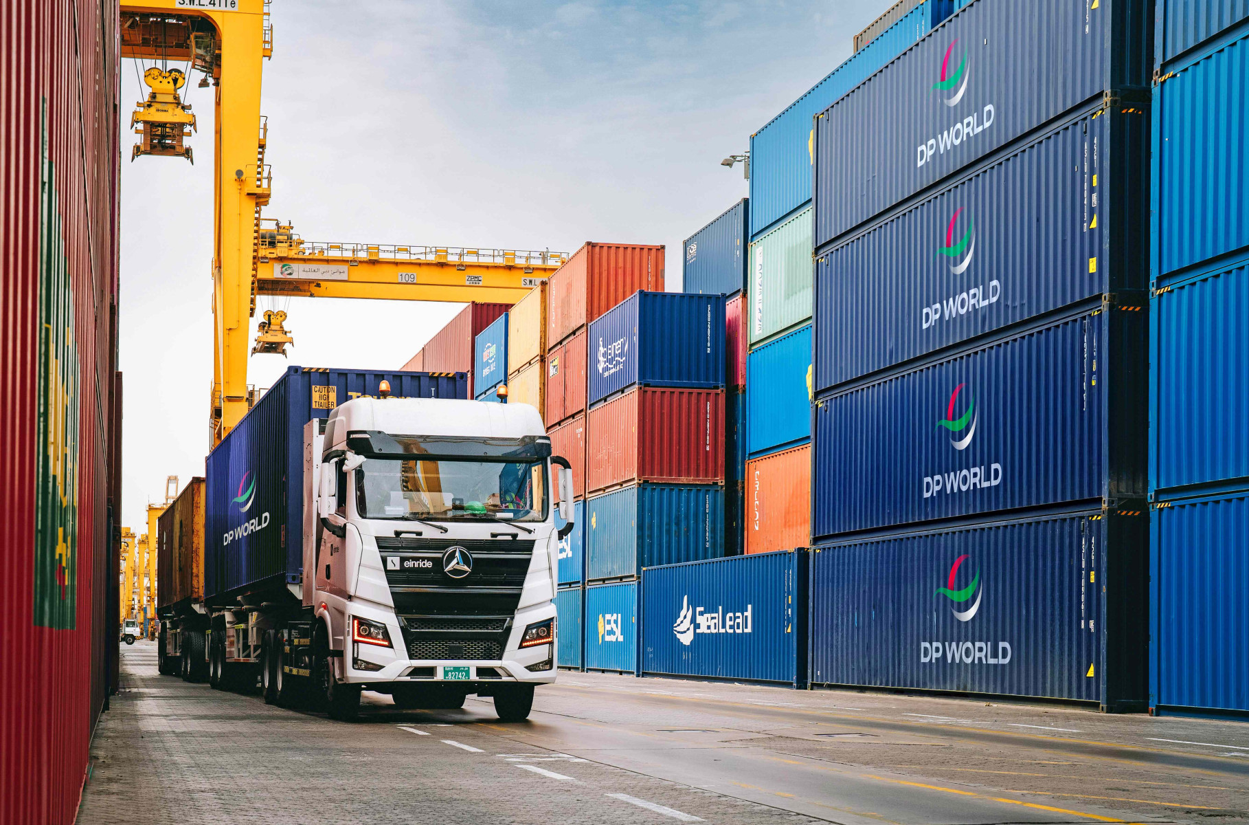 DP WORLD EXPANDS ELECTRIC FREIGHT OPERATIONS AT JEBEL ALI PORT IN ...