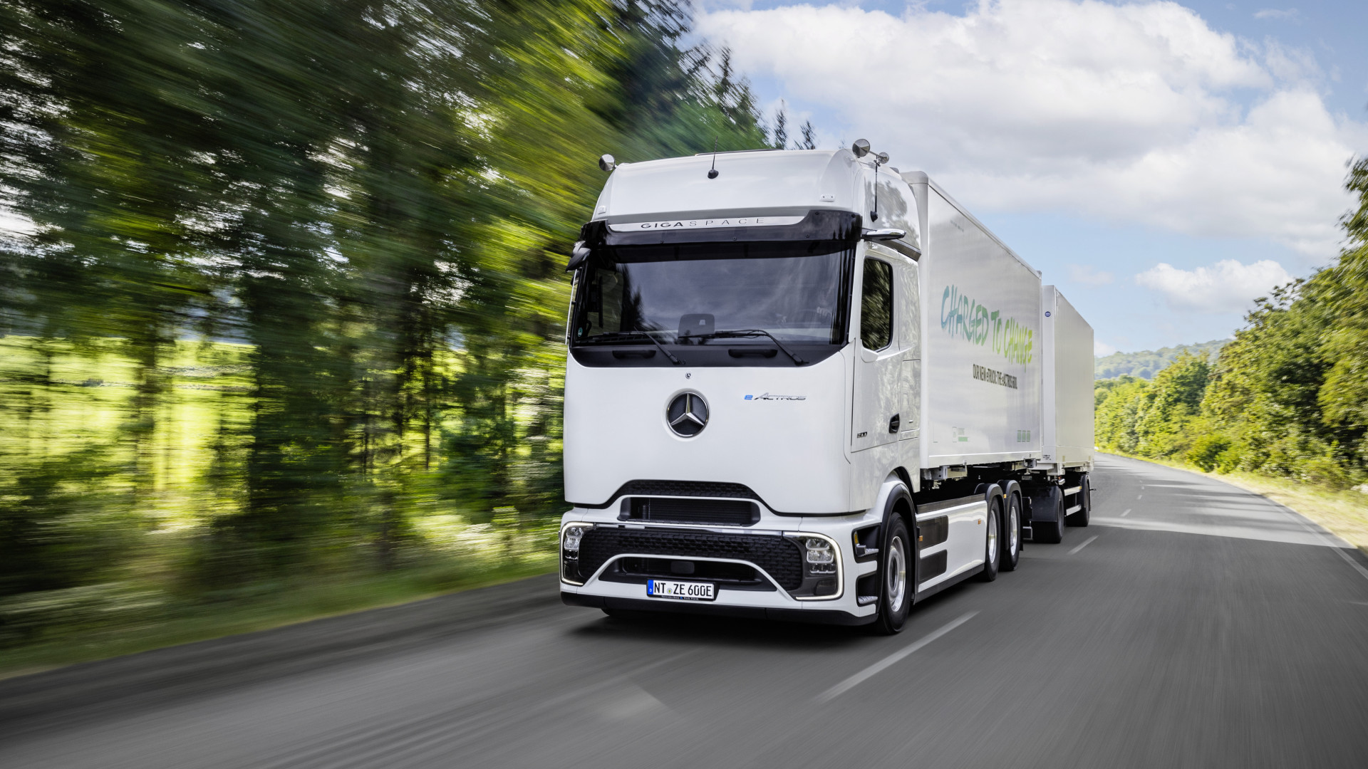 Mercedes-Benz Trucks présente en Première Mondiale l’eActros 600, son camion électrique longue ...