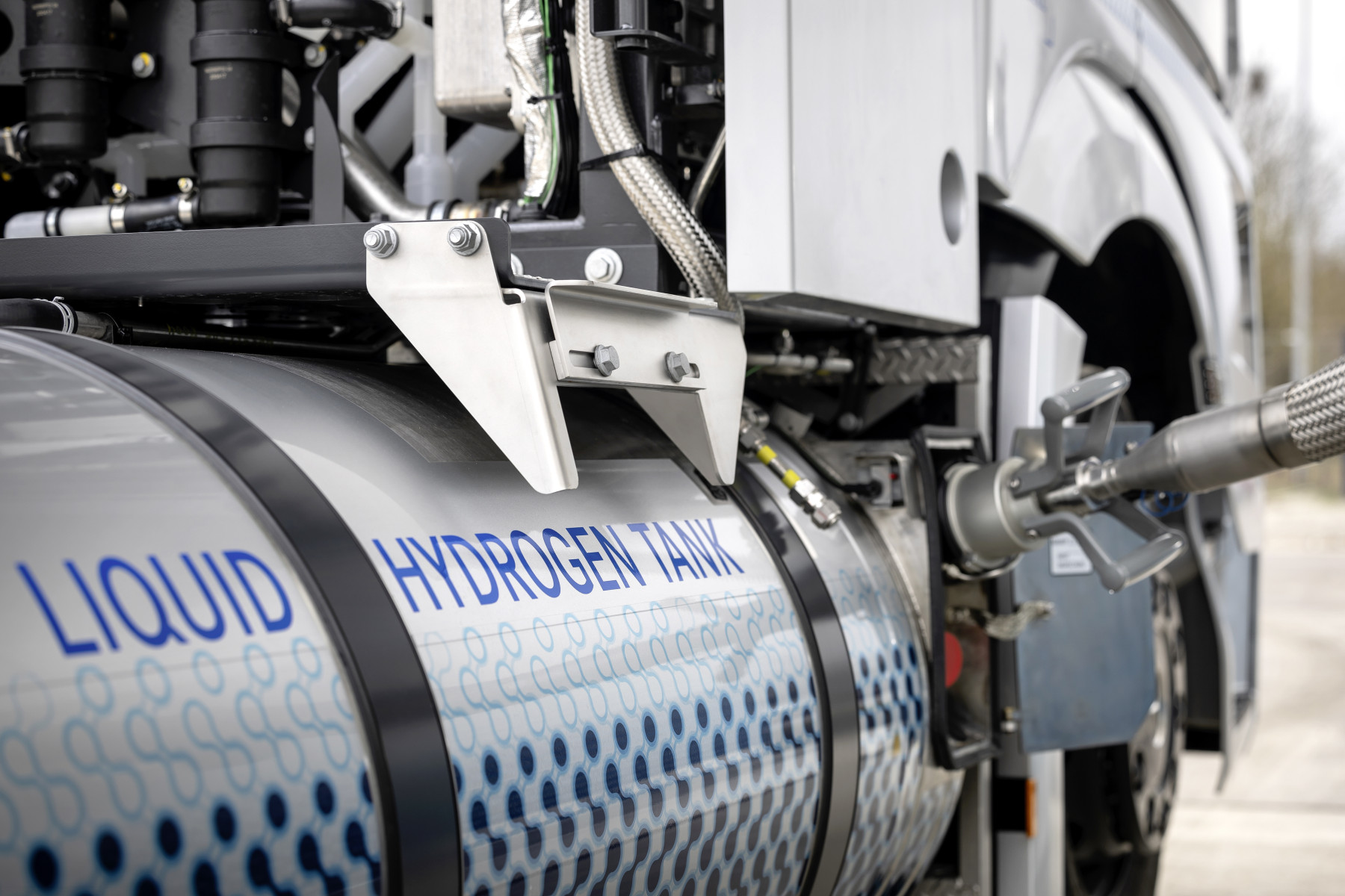 Veilig, snel en eenvoudig: Daimler Truck en Linde zetten nieuwe ...