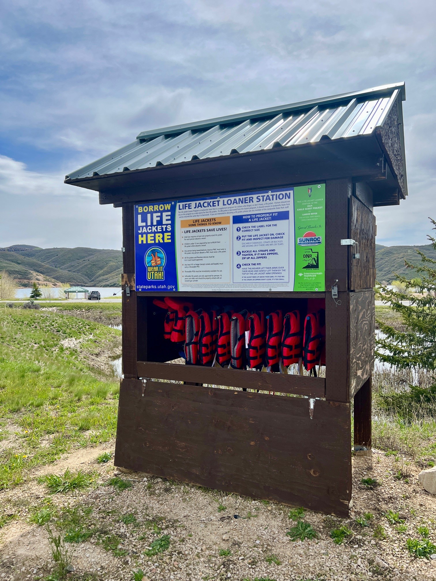 Intermountain Primary Children's Hospital Donates 900 Life Jackets