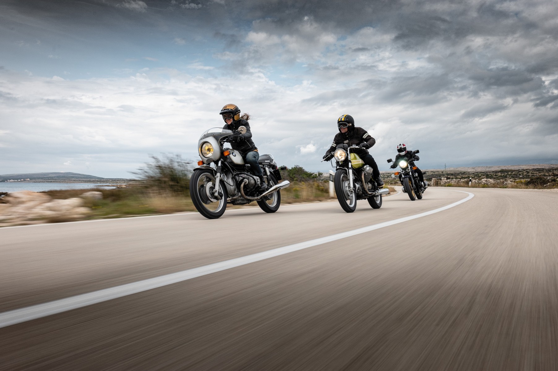 Bridgestone erweitert das Line-up des Touring-Reifens Battlax BT 46 um ...