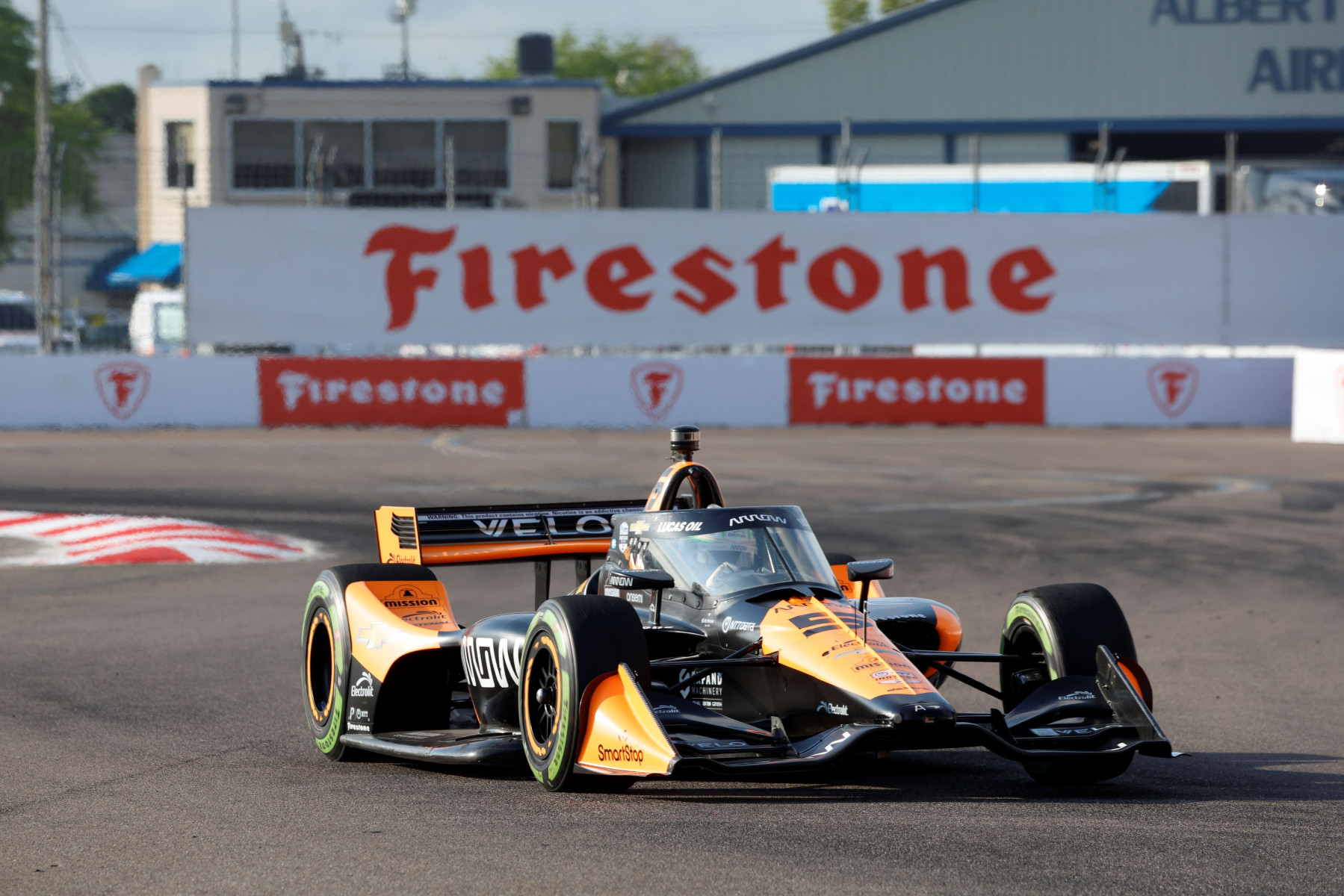 Firestone liefert rund 5.000 Firehawk Indy 500 Rennreifen für das 109 ...
