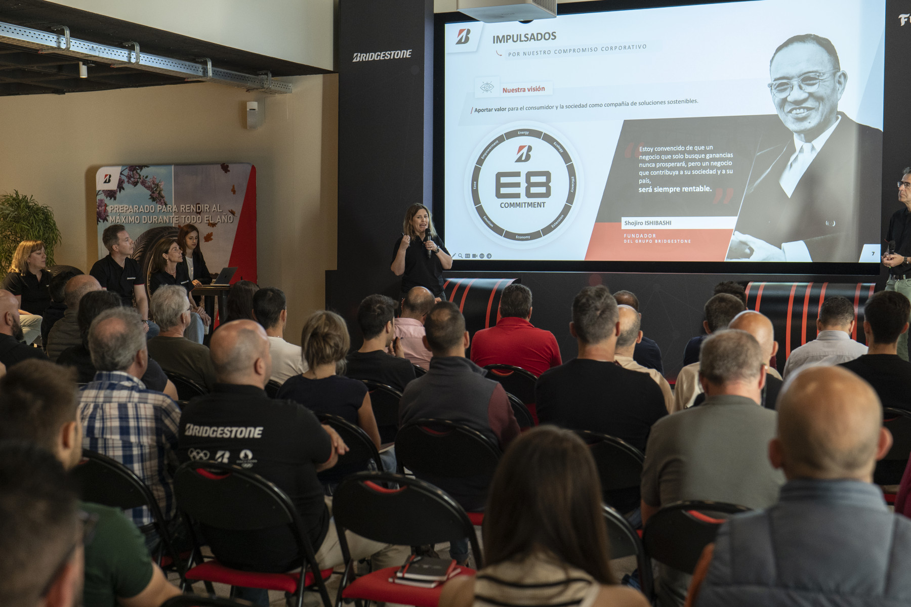 Bridgestone acerca toda su gama de producto de neumáticos premium para ...