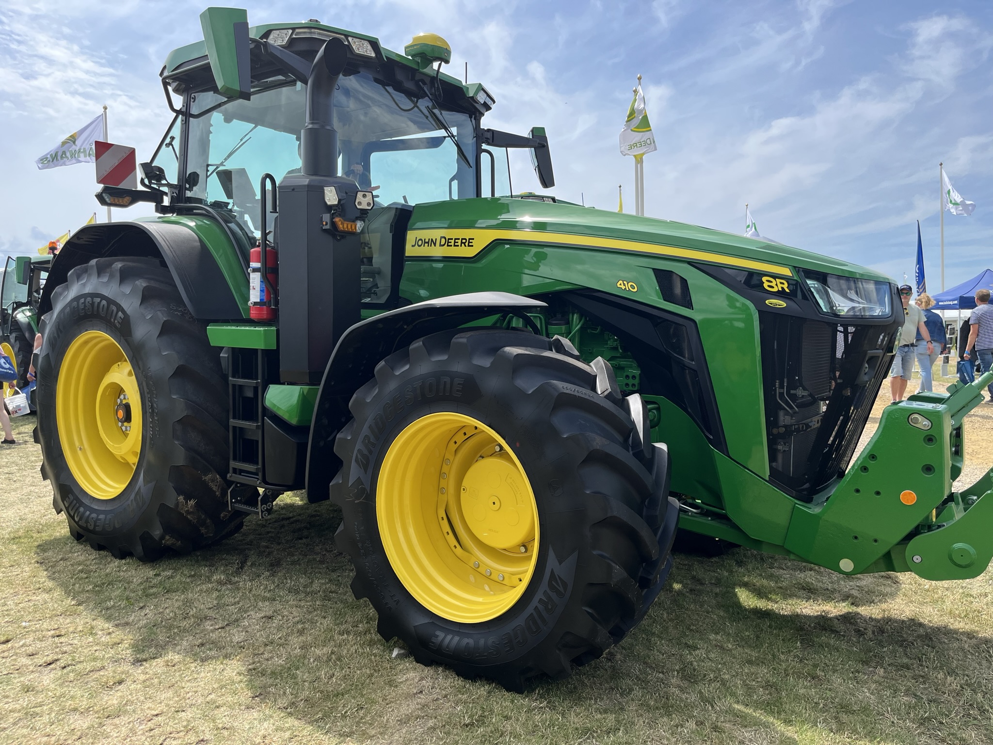 Bridgestone VT-TRACTOR turning in the right direction with John Deere