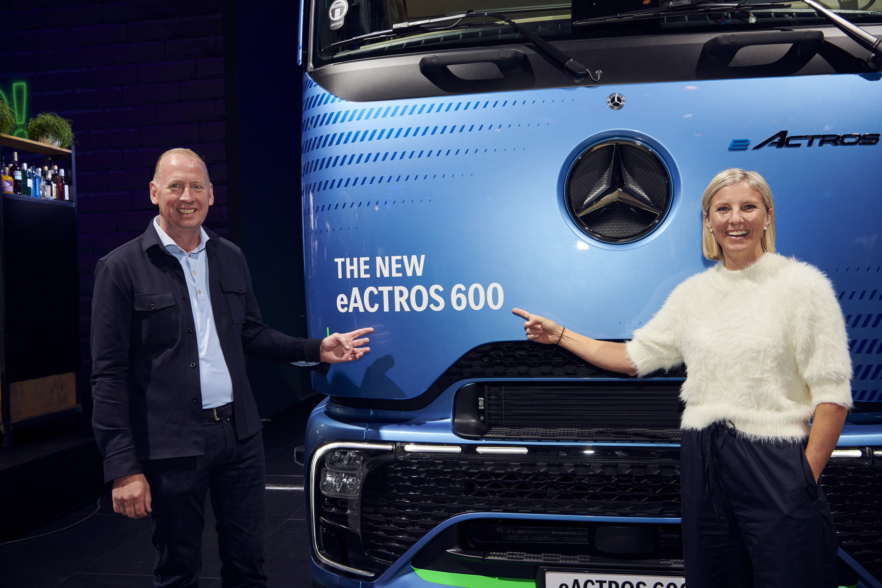 75 Mercedes-Benz eActros 600 trucks voor Simon Loos