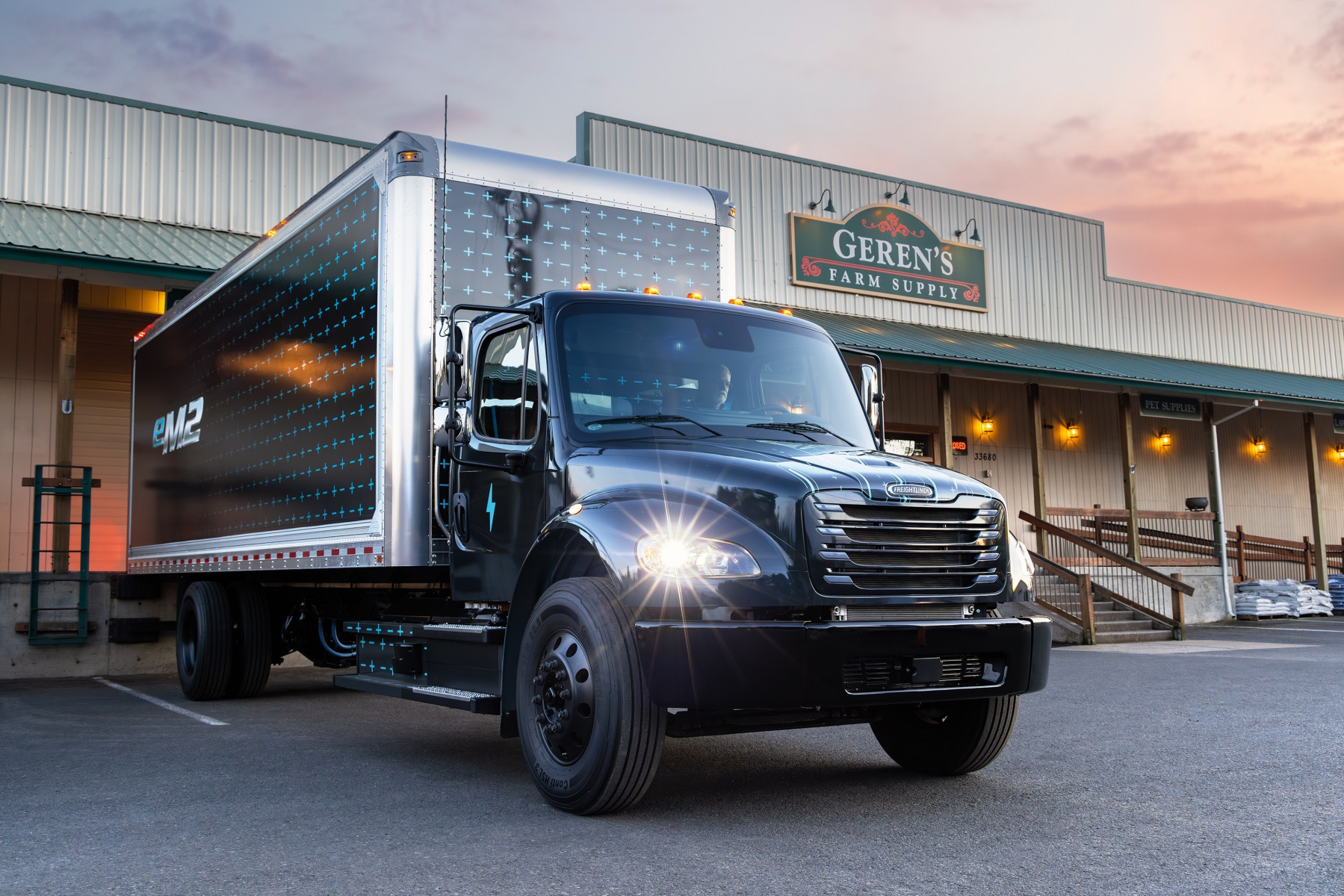 Le Freightliner eM2 100 % électrique est en production