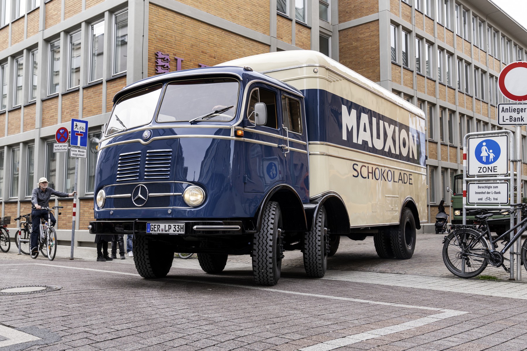 Des camions Mercedes historiques exposés dans la ville natale de Karl Benz
