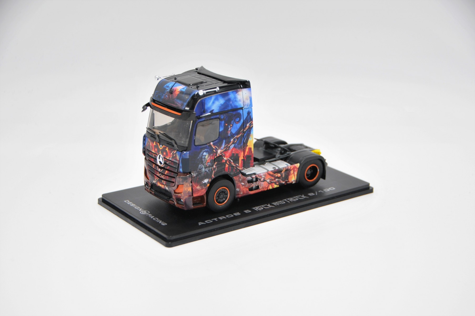 Actros unique en série limitée... au 1/43è