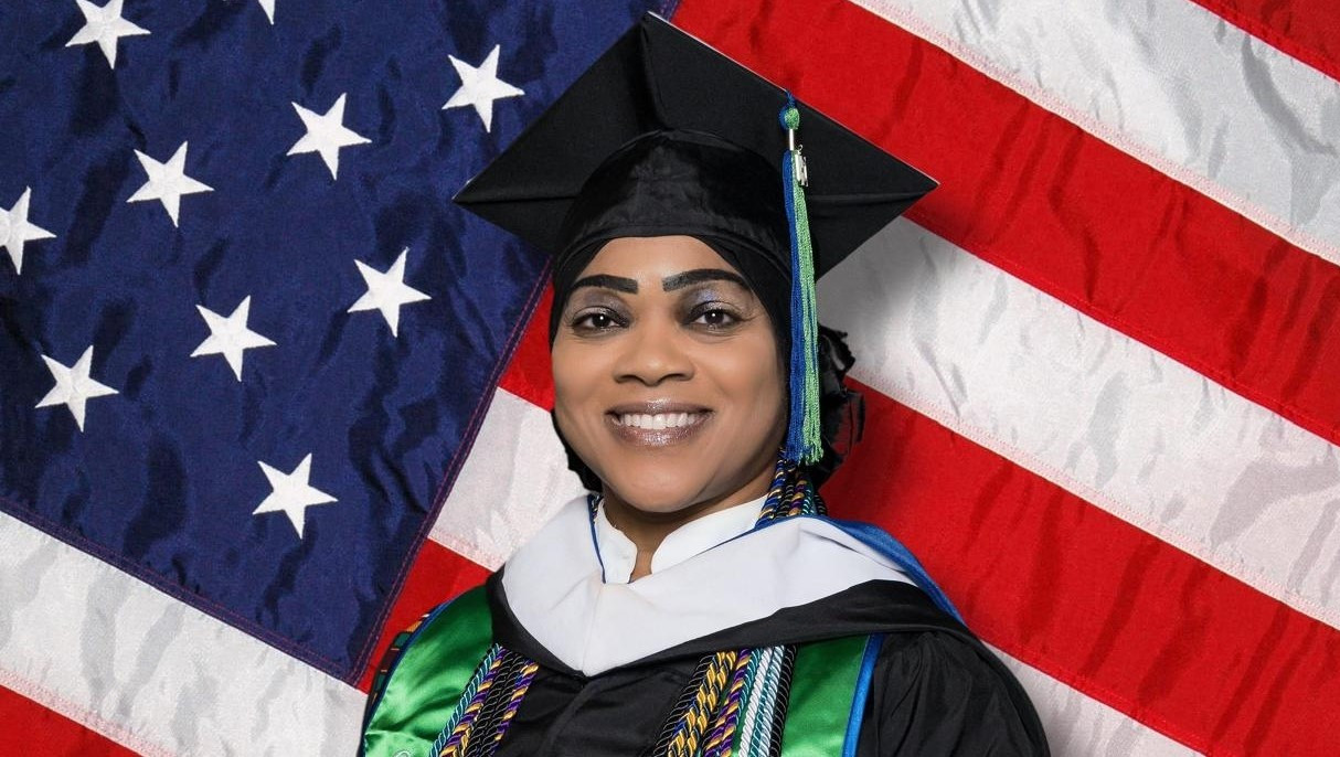 UHCL alum earns dual master’s degrees and outstanding student of the year