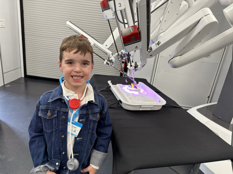 Six-year-old from Tennessee meets his hero: a thoracic surgeon from ...