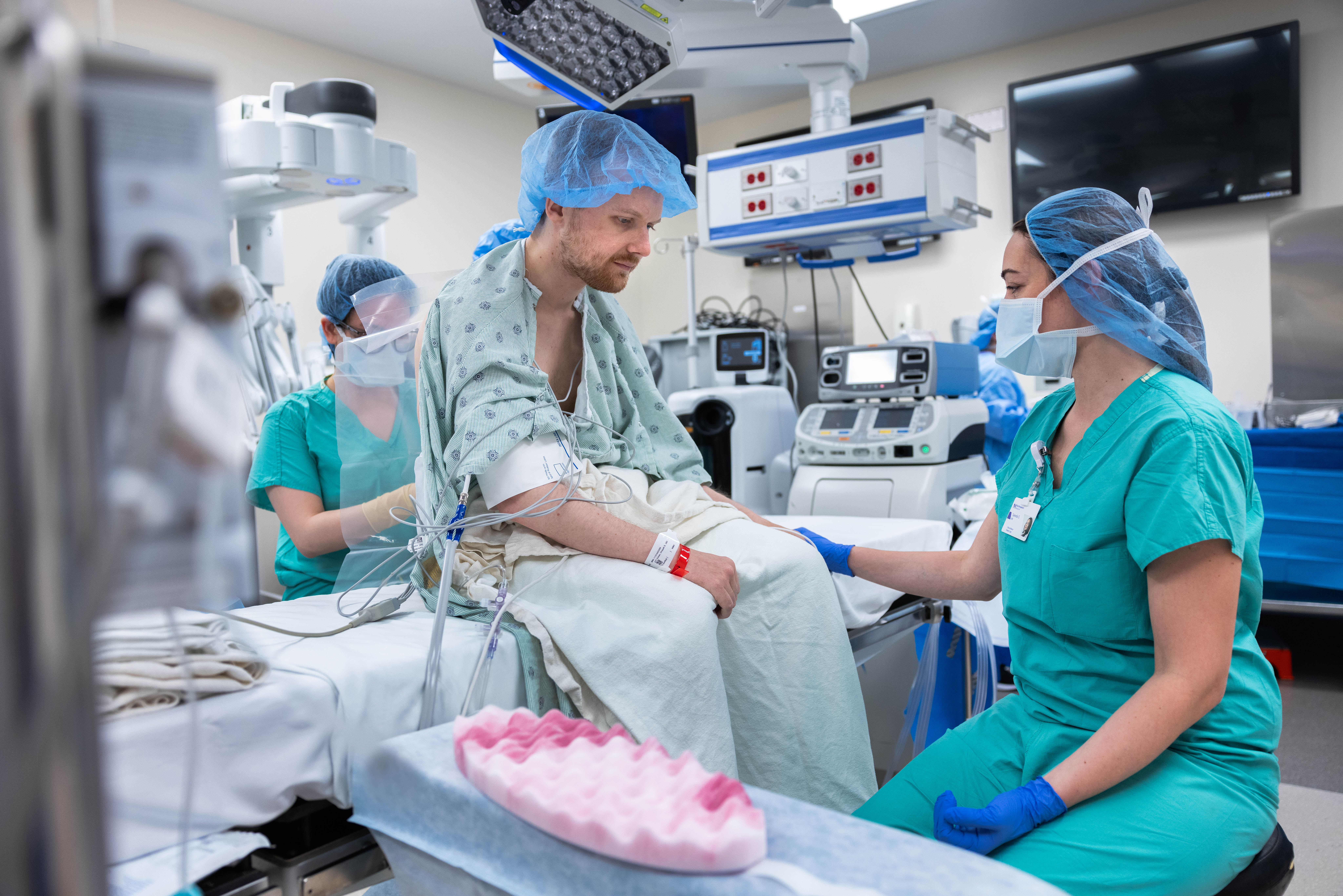 Northwestern Medicine surgeons perform awake kidney transplant with ...