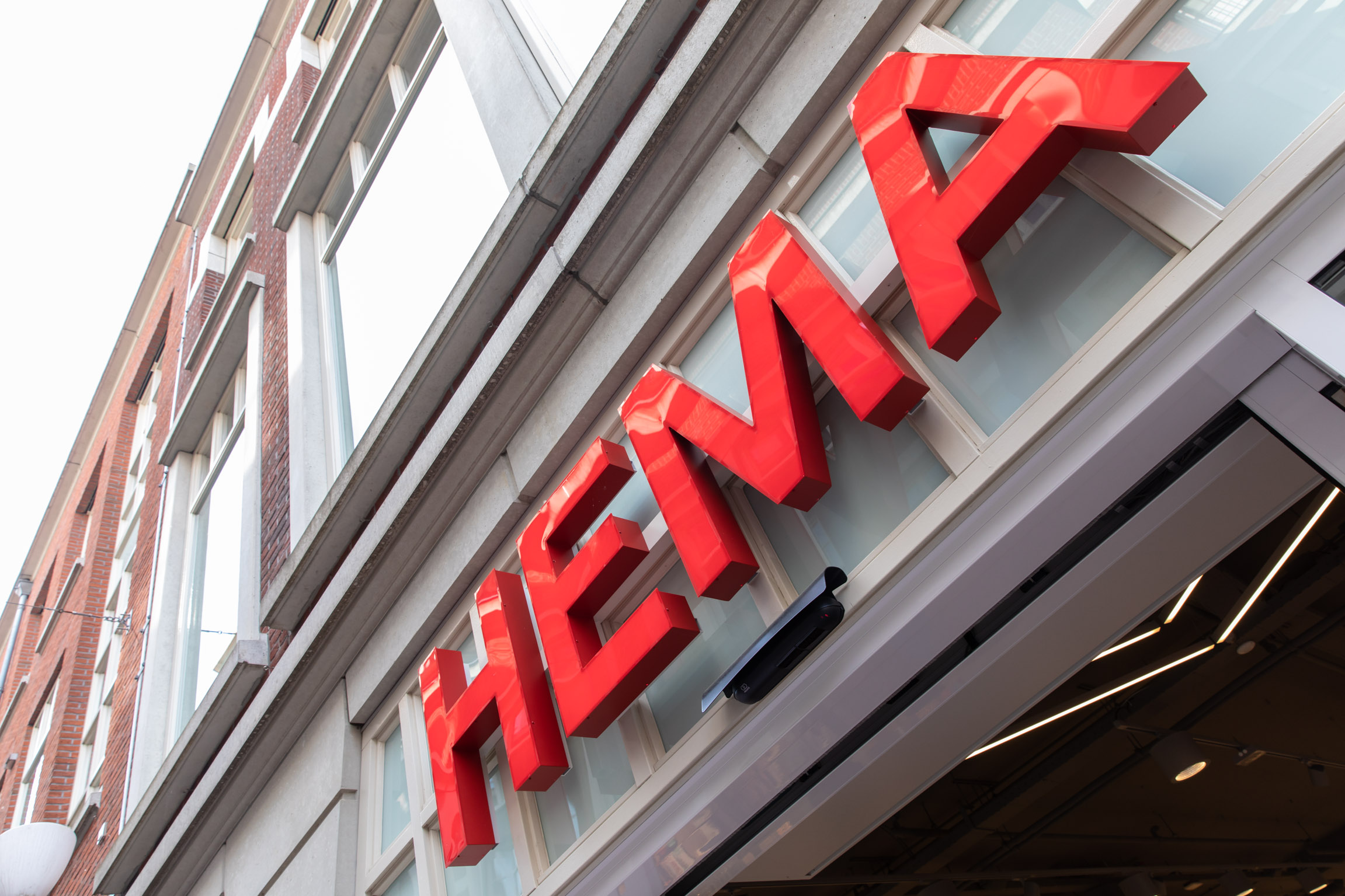 HEMA welcomes Loe Limpens as creative and sustainability director