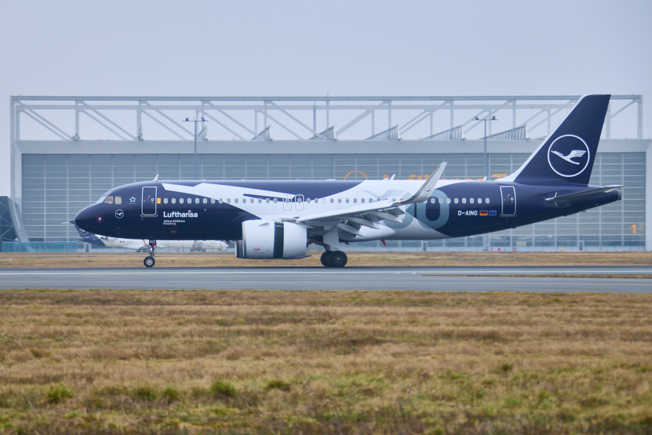 Lufthansa anniversary fleet grows: now also includes A320 and A350 with ...