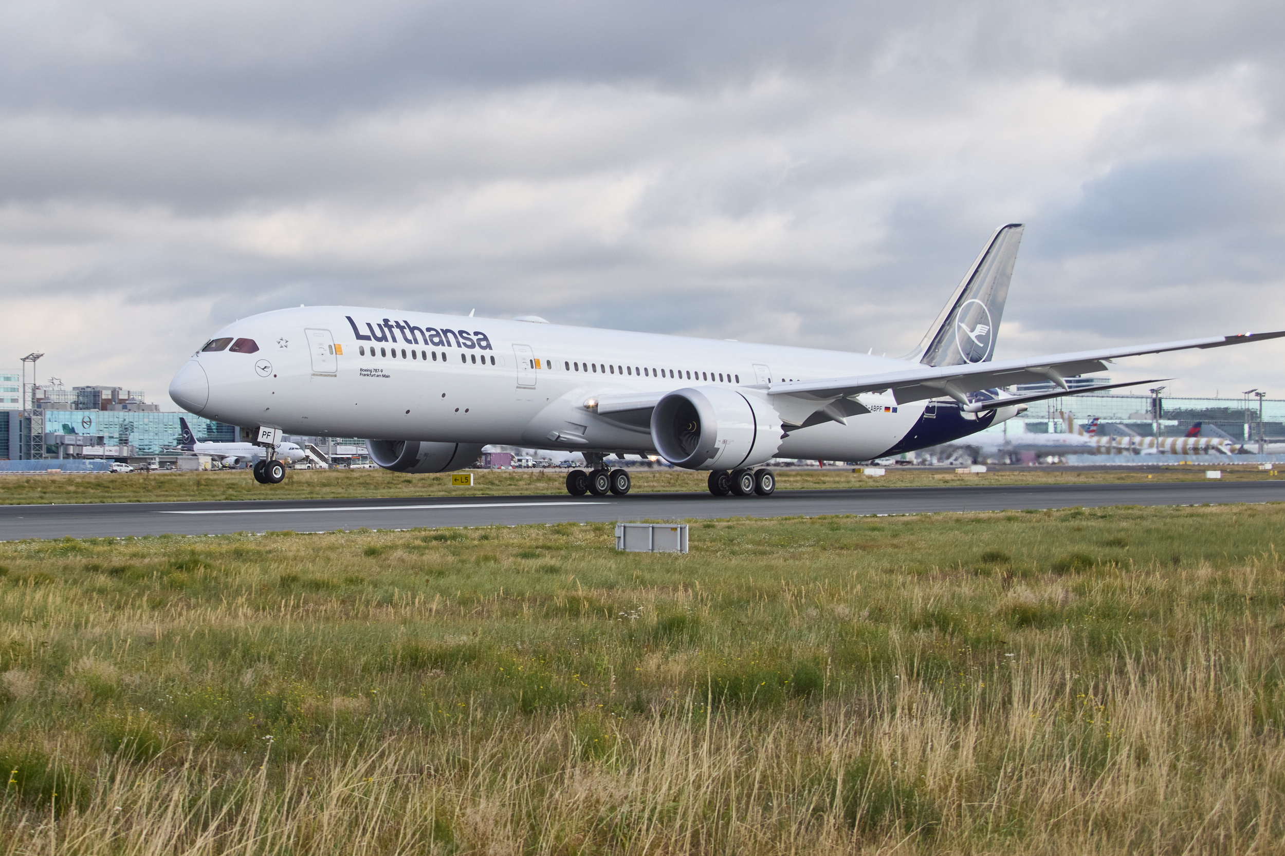 First Dreamliner with Lufthansa Allegris lands in Frankfurt