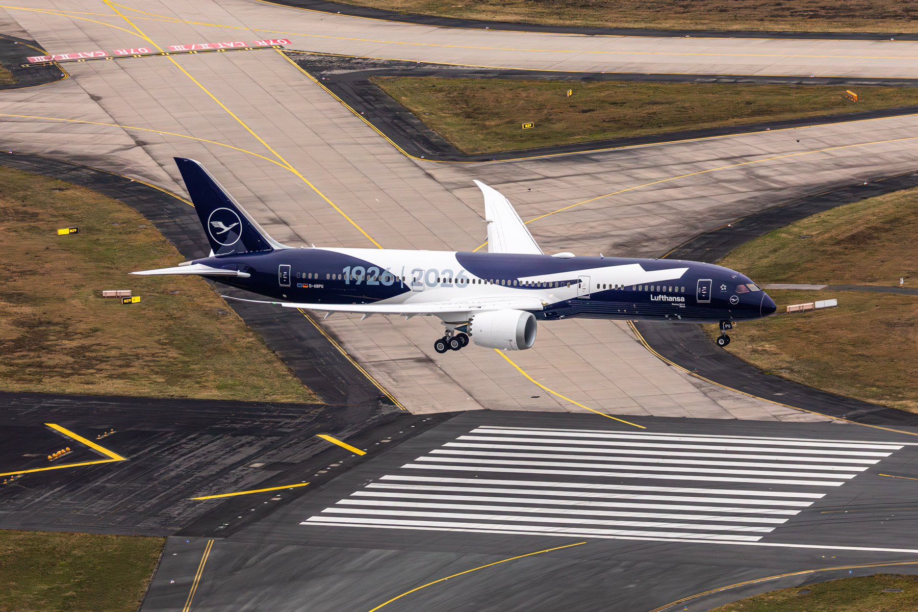 Lufthansa's first anniversary aircraft lands in Frankfurt