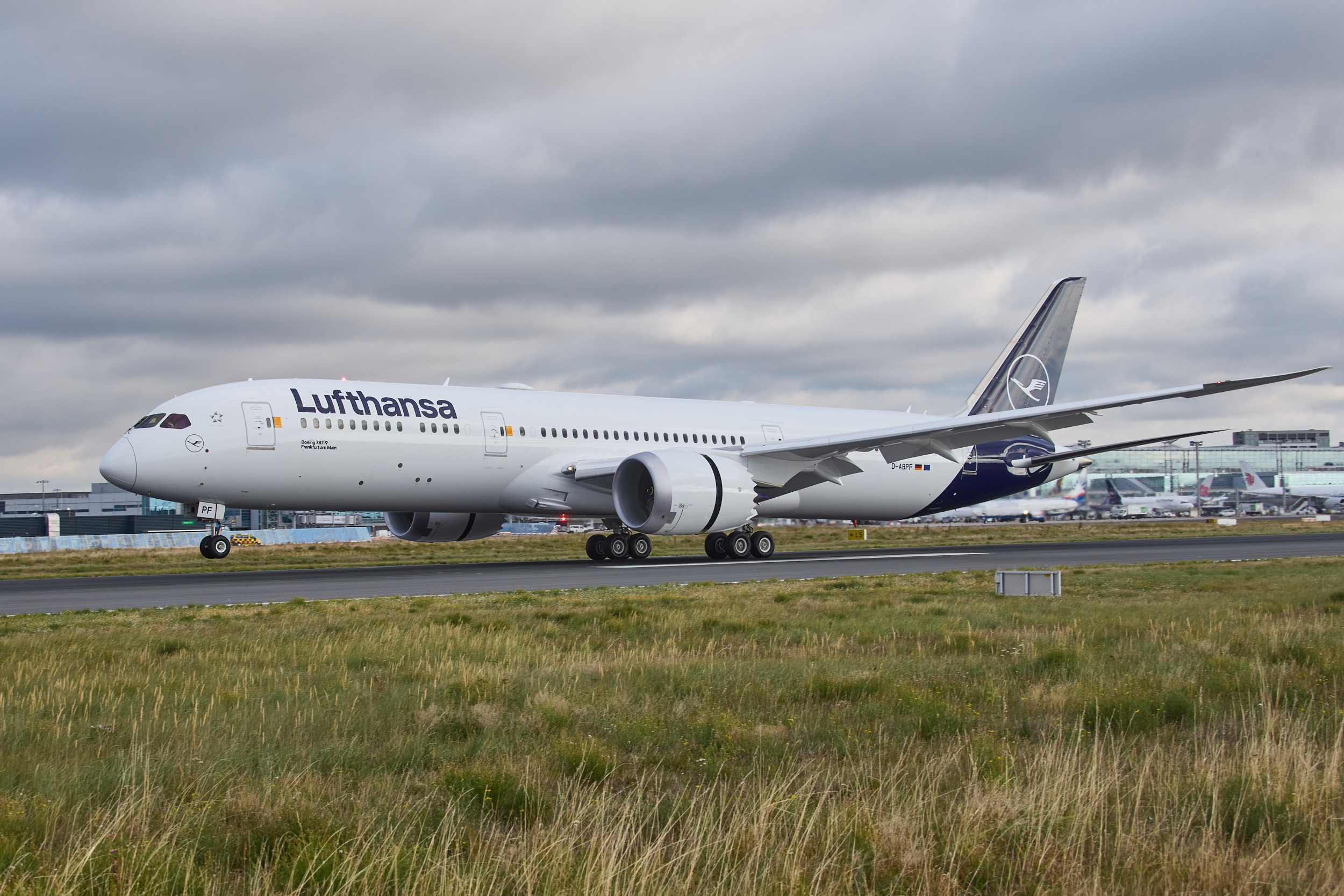 First Dreamliner with Lufthansa Allegris lands in Frankfurt
