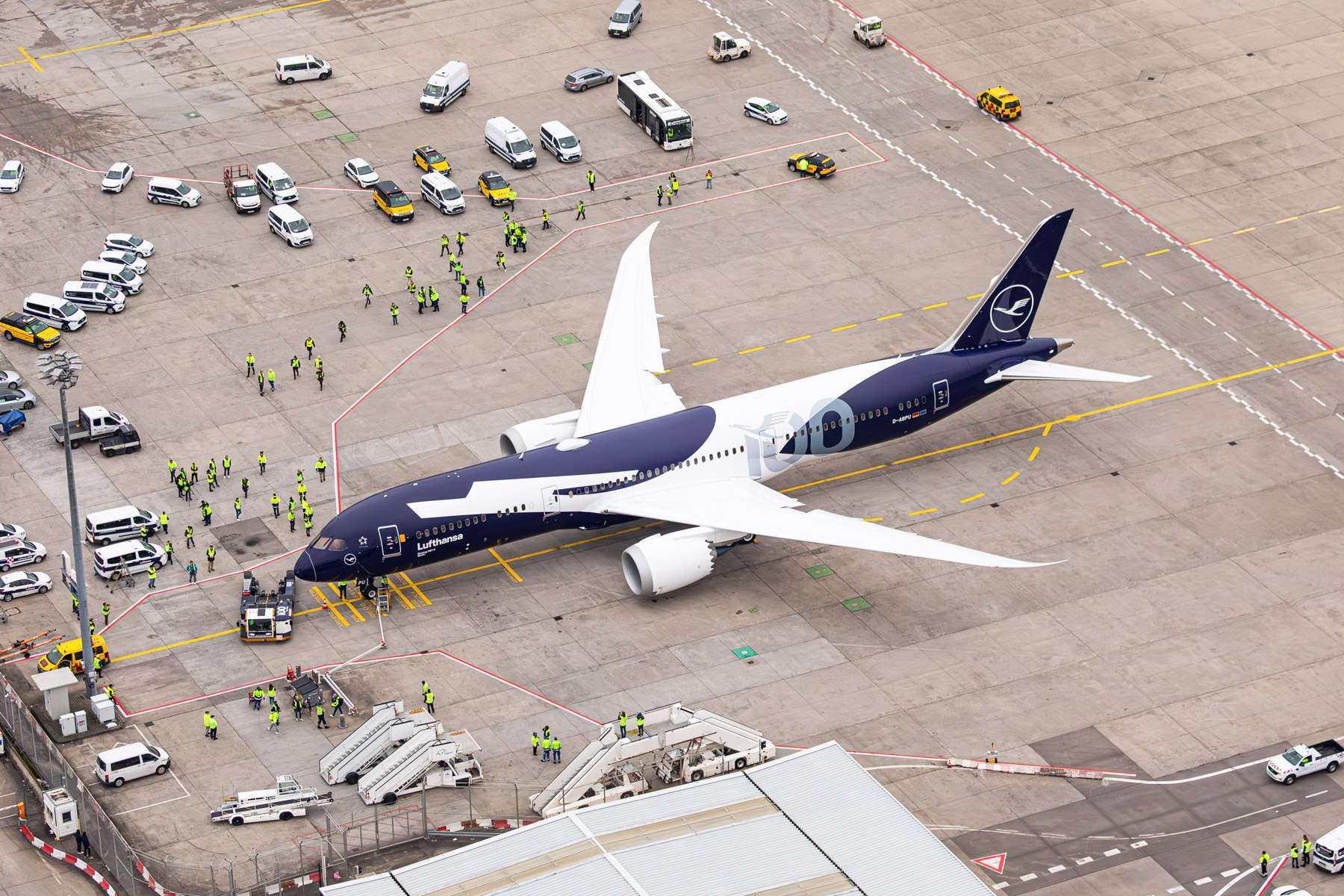 Lufthansa's first anniversary aircraft lands in Frankfurt