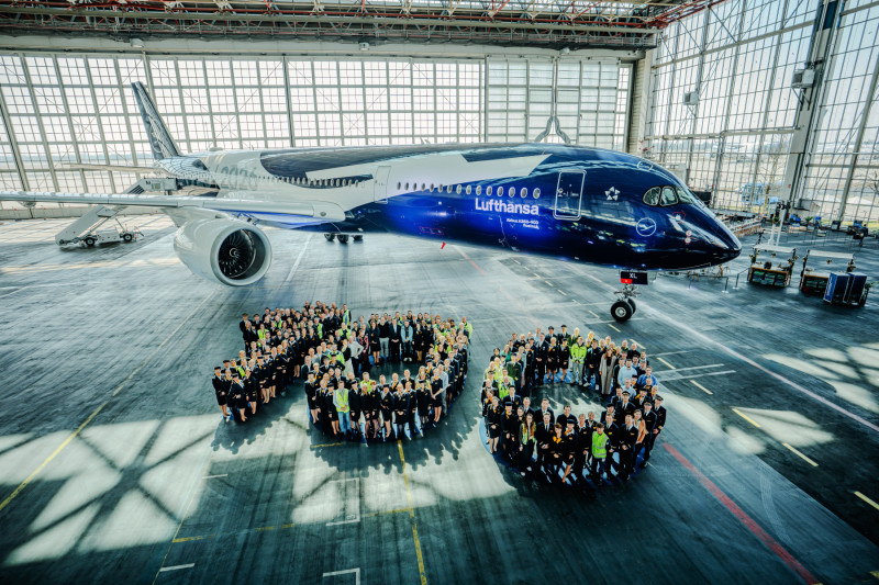 Lufthansa celebrates 100 years and opens new conference and visitor center