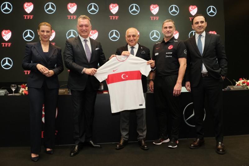 Mercedes-Benz, Türk Futboluna Desteğini Artırıyor