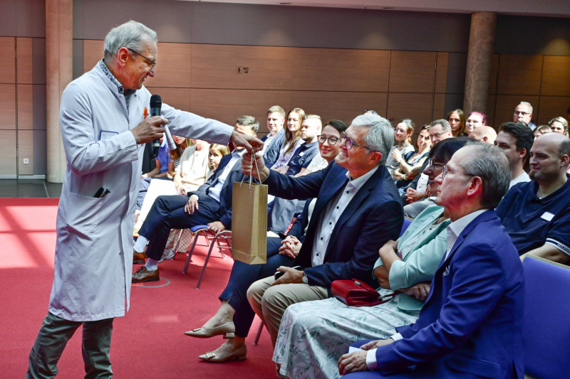 Staffelstabübergabe in der Adipositaschirurgie: Sana-Klinikum Remscheid ...