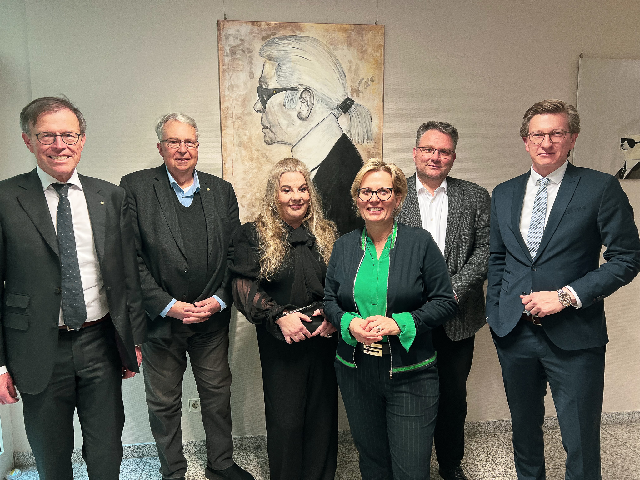 Kulturministerin Barbara Klepsch eröffnet Ausstellung am Herzzentrum