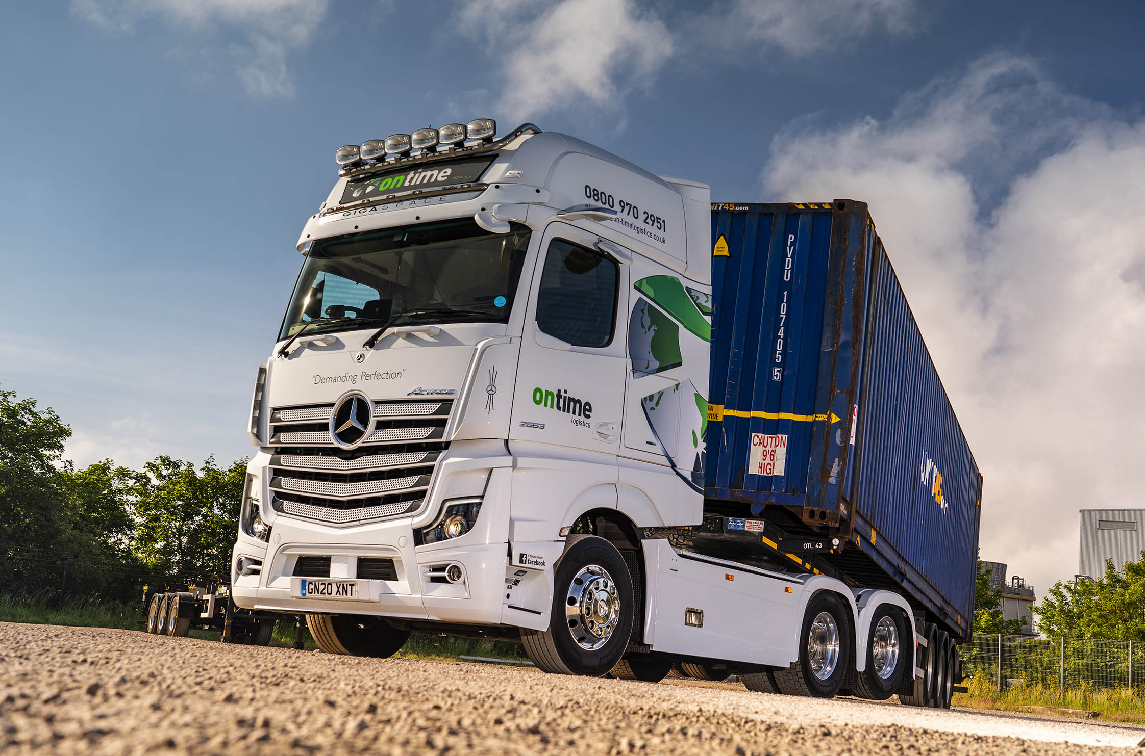 Stunning Mercedes-Benz Actros is a ‘tag match’ winner for Ontime Logistics