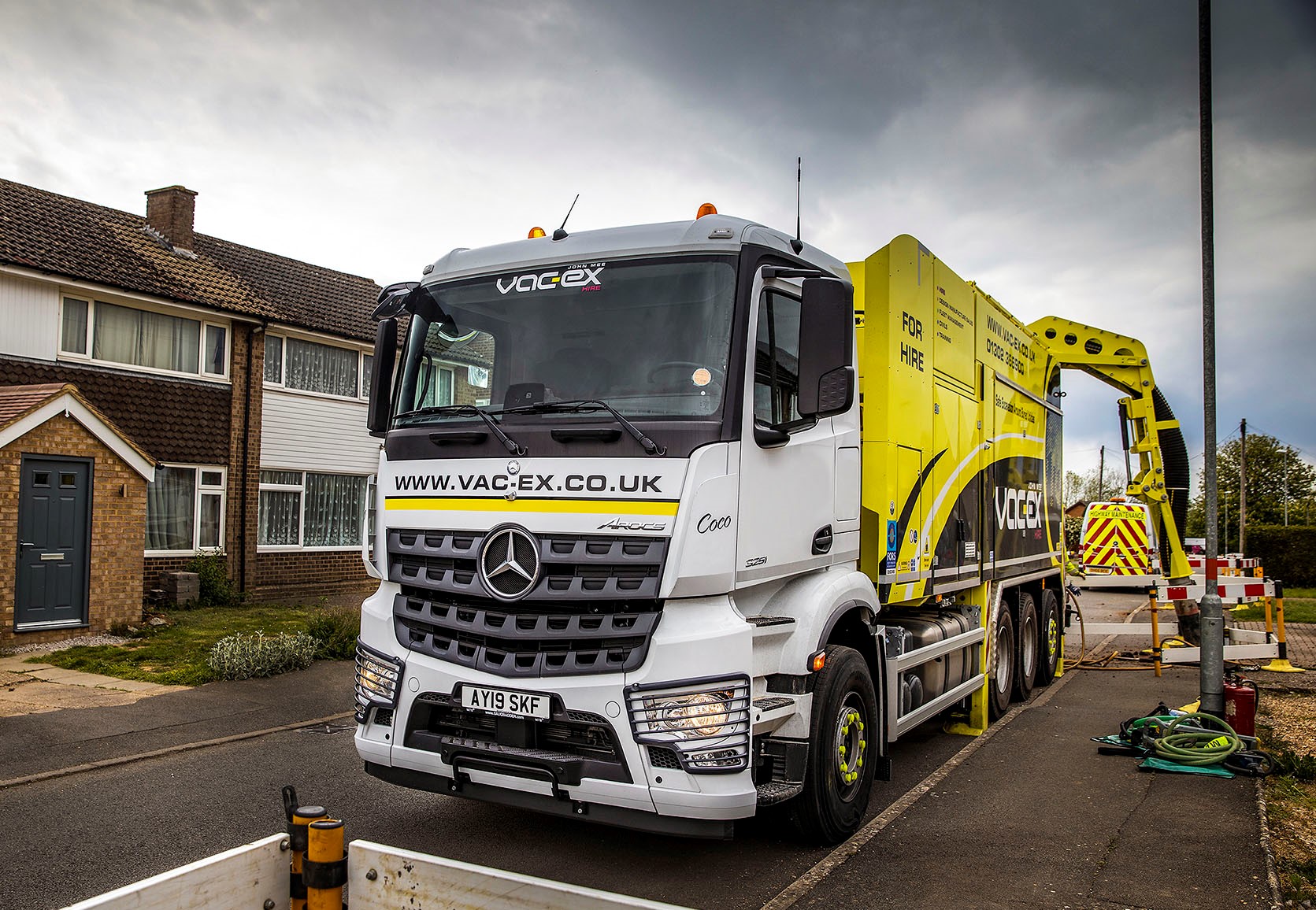 Operators choose eight Mercedes-Benz truck chassis for ‘safe dig ...
