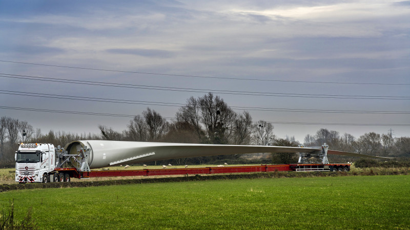 Plant Speed’s three Mercedes-Benz SLTs play the starring roles in a new ...