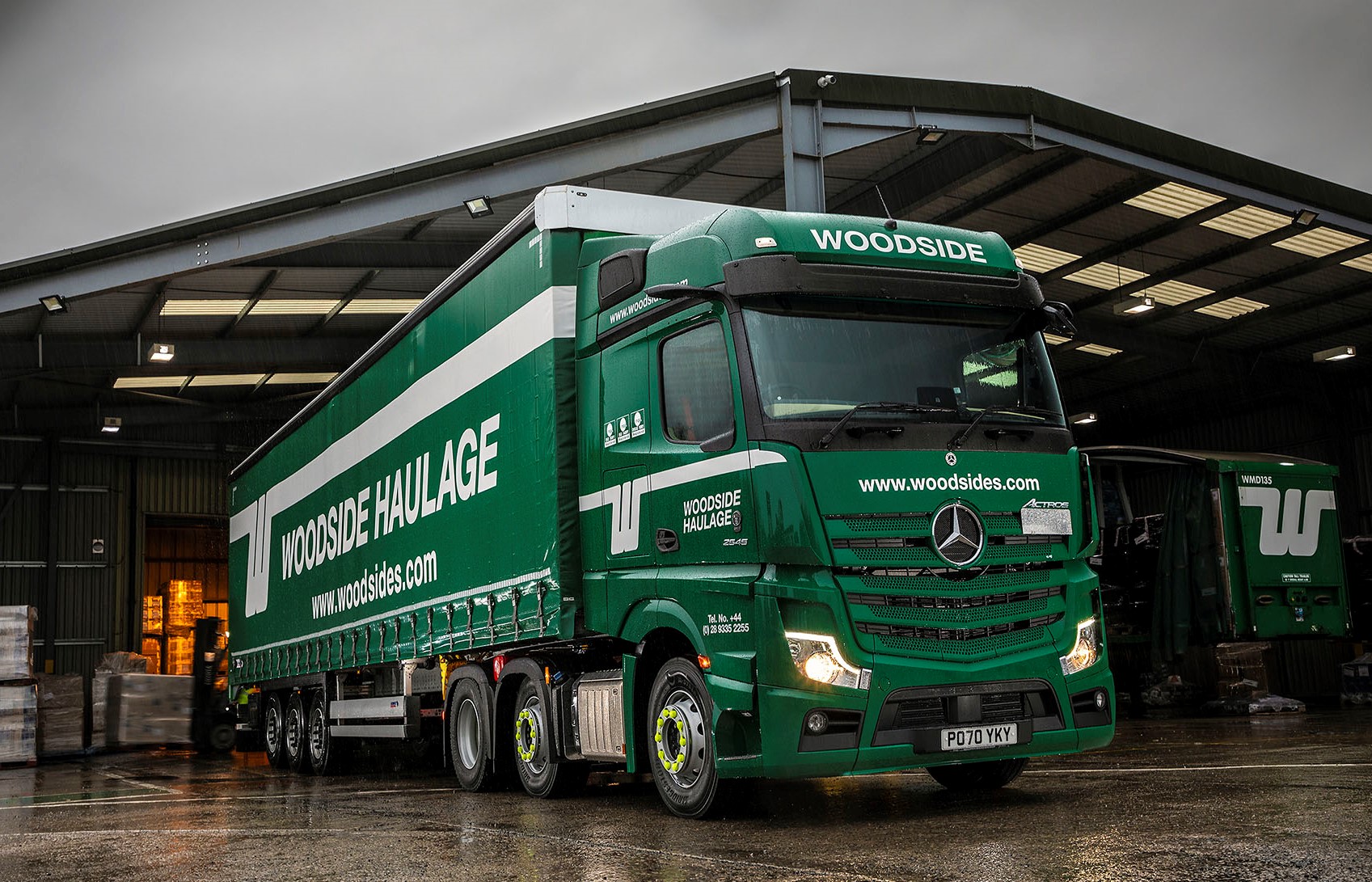 Cutting-edge Mercedes-Benz truck technology delivers on efficiency and ...