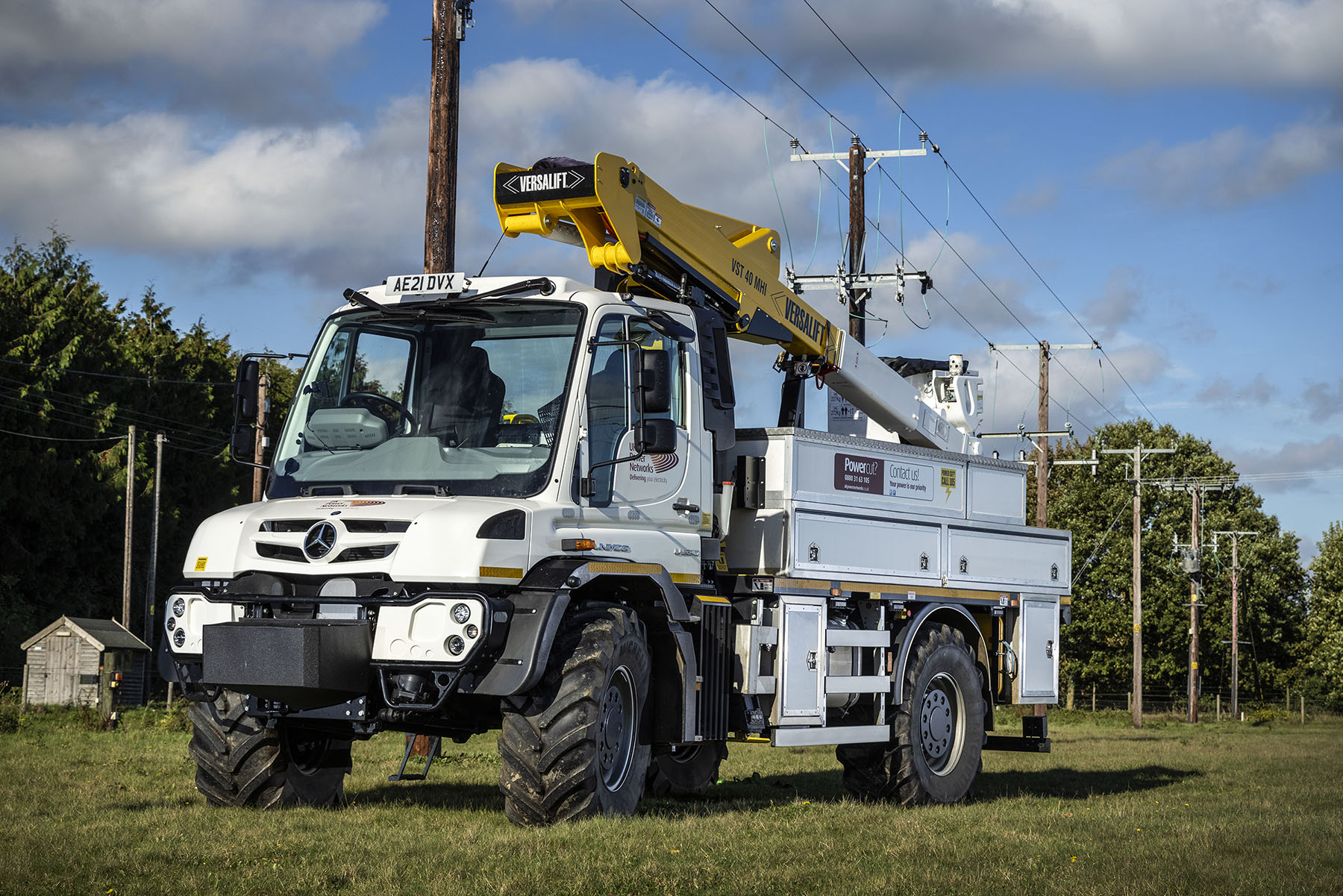Versatile Versalift-equipped Mercedes-Benz Unimogs lead the line for UK ...
