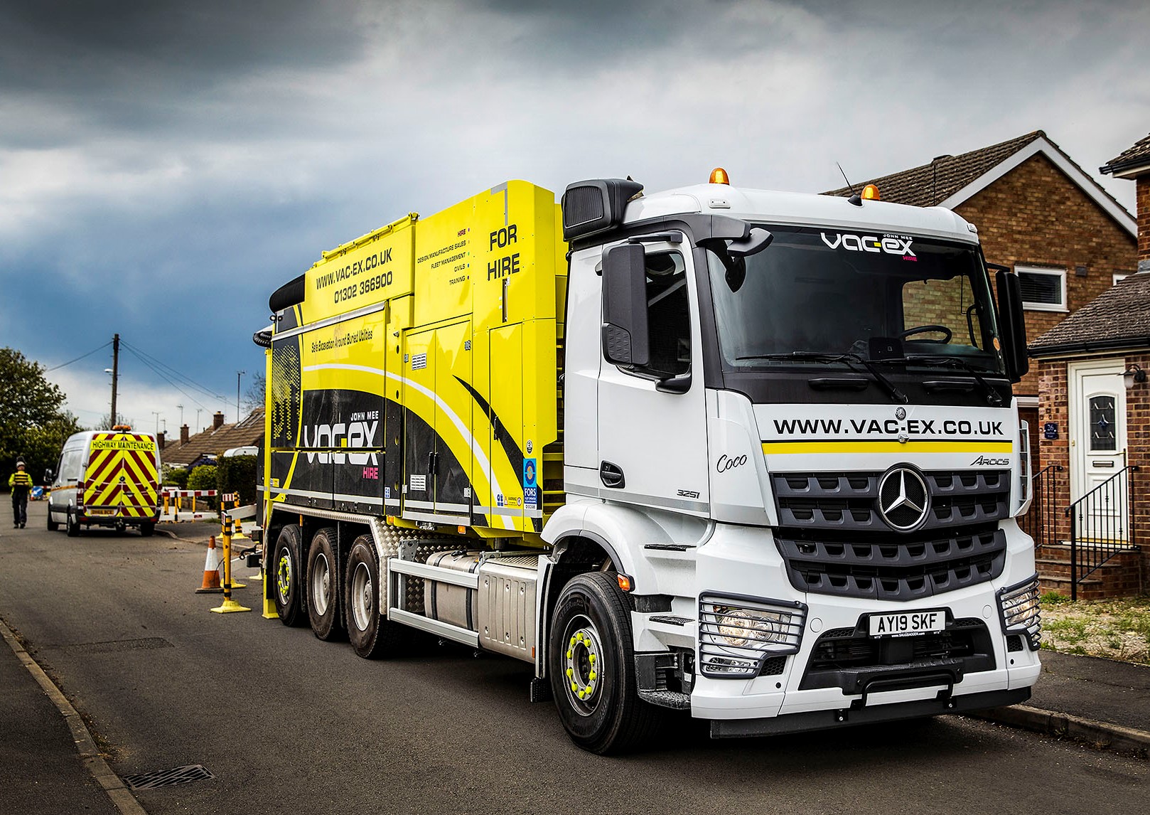 Operators choose eight Mercedes-Benz truck chassis for ‘safe dig ...