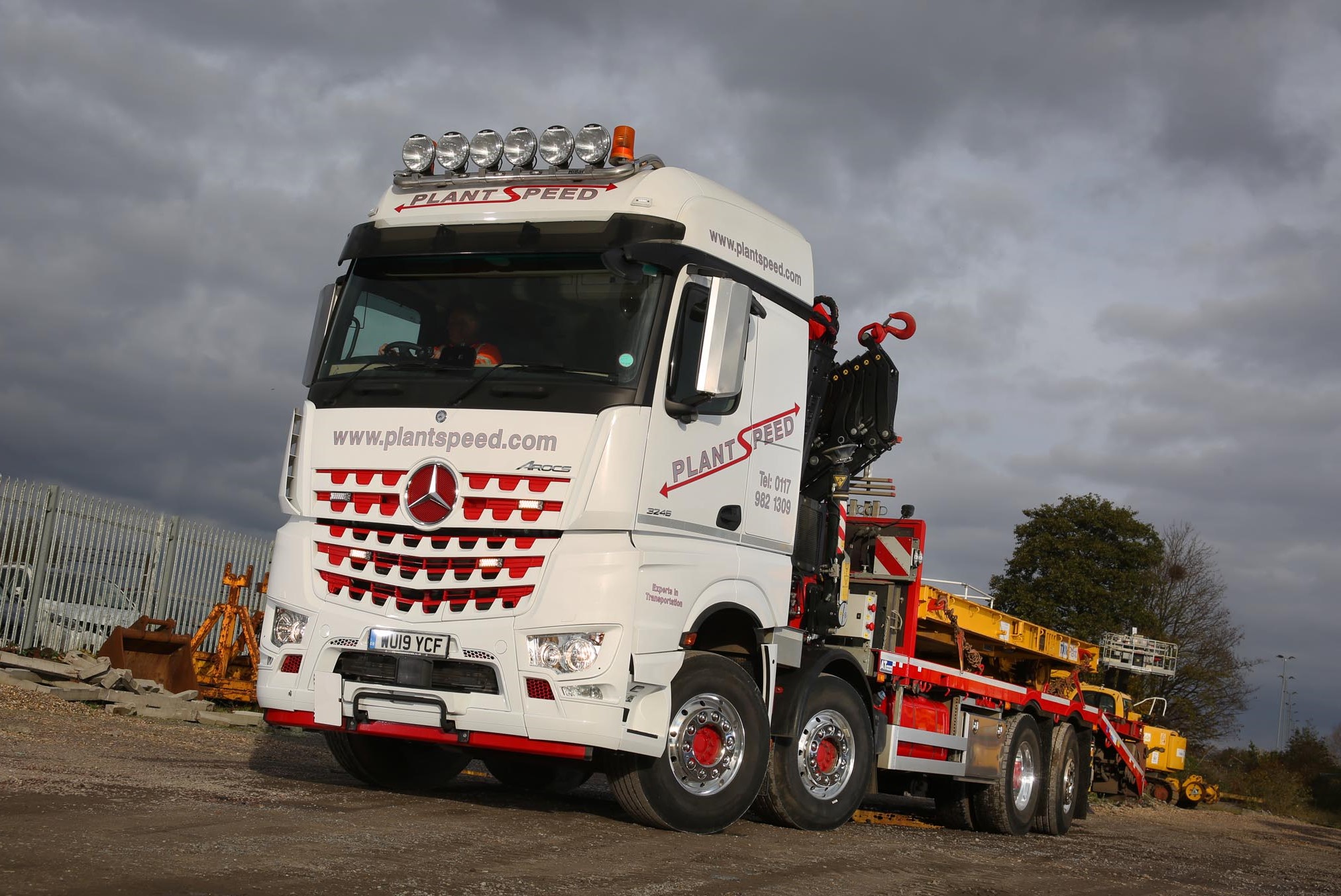 Agile Arocs crane truck lifts Mercedes-Benz to a new high with Plant Speed
