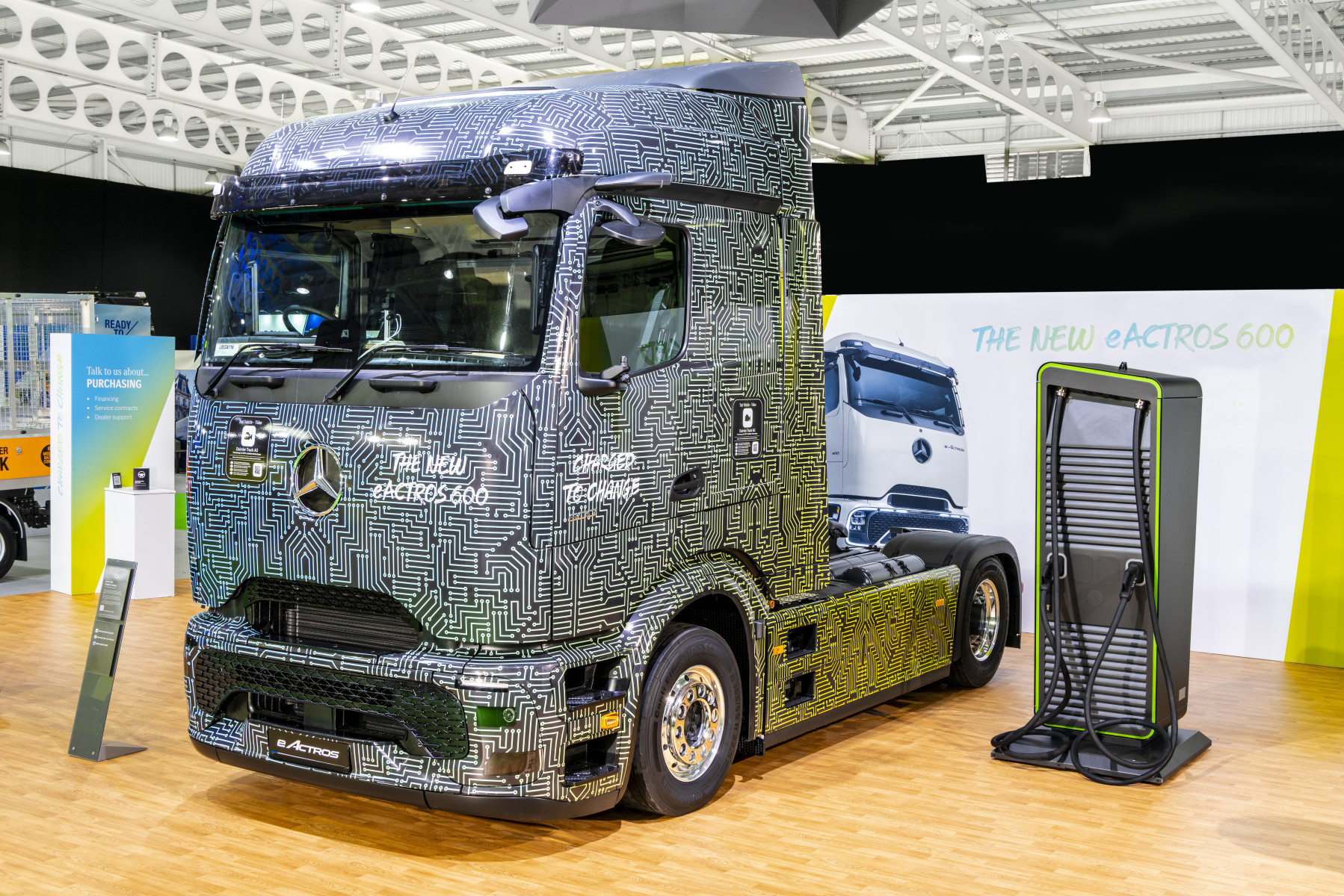 Mercedes-Benz eActros 600 makes UK debut at Road Transport Expo