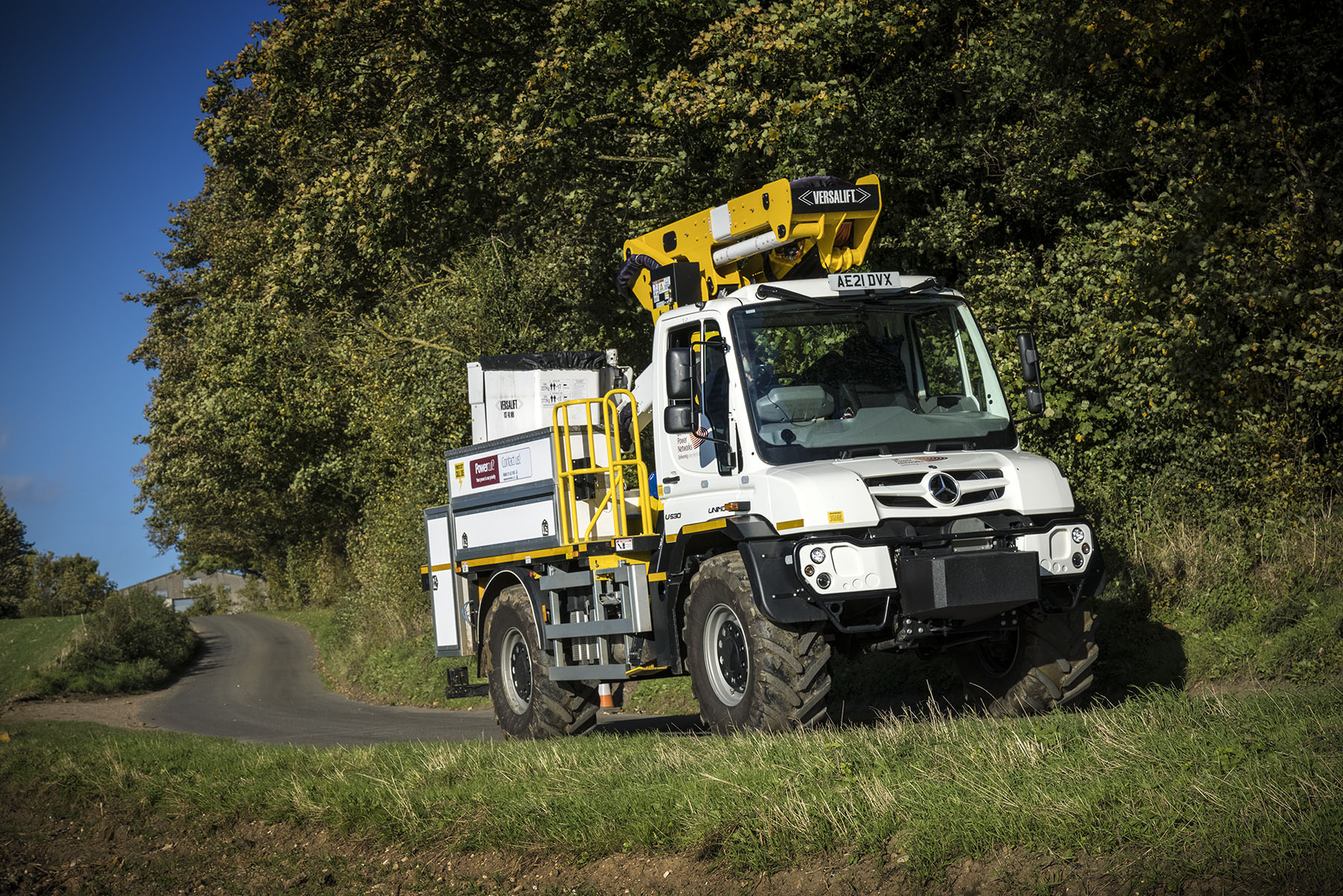Versatile Versalift-equipped Mercedes-Benz Unimogs lead the line for UK ...