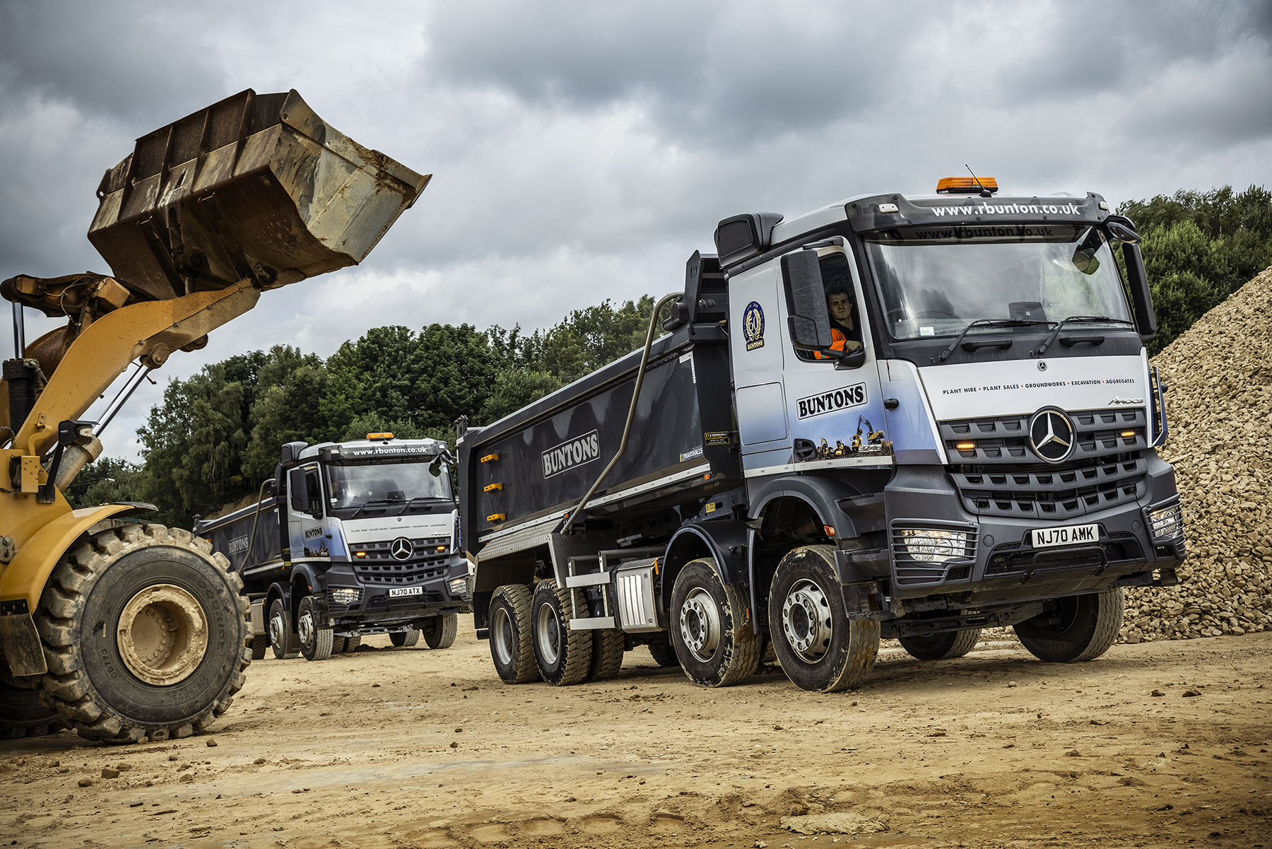 Mercedes-Benz sweeps the Buntons board again, with another six Arocs ...