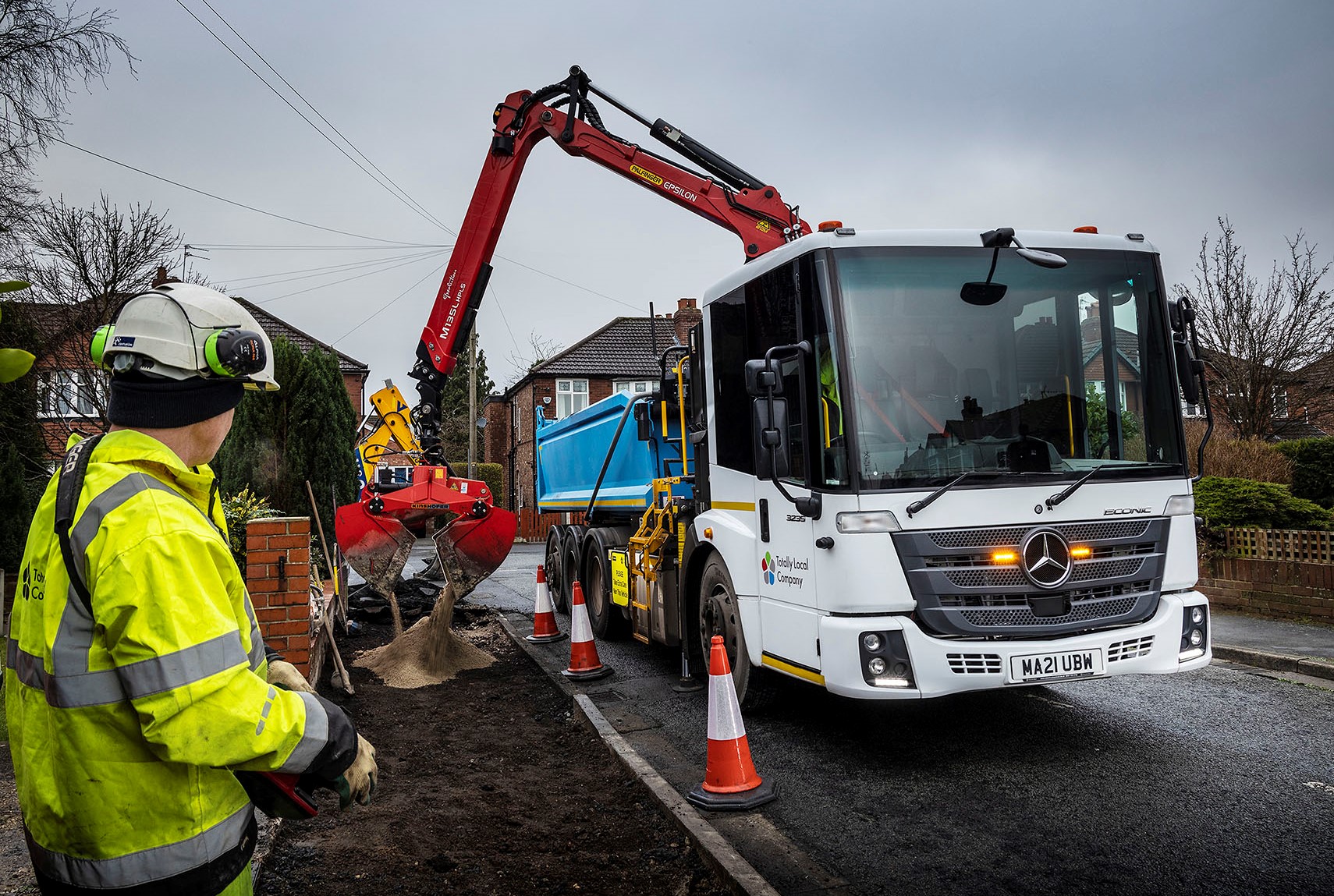 Five star-rated Mercedes-Benz Econic tipper-grabs tick all the boxes ...